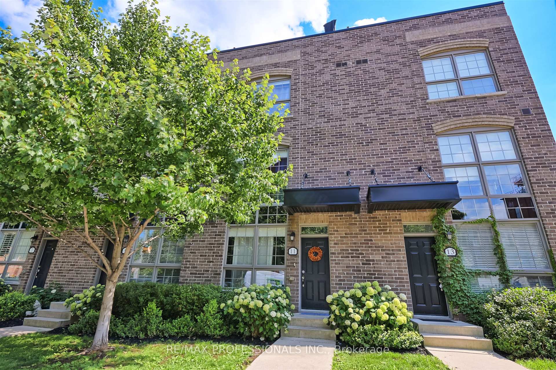 11 Powerhouse Street, Toronto, ON M6H 4K4