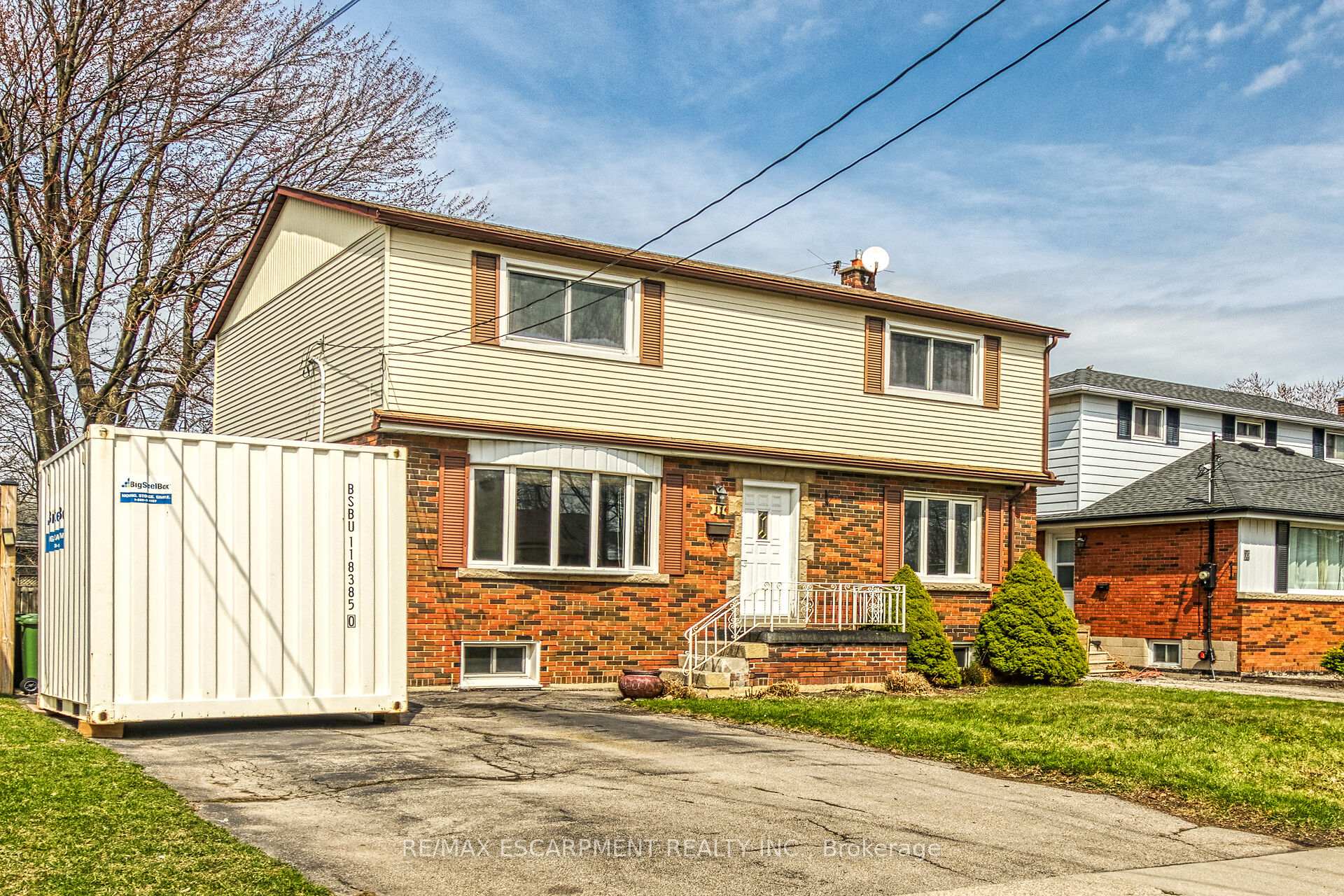 11 Sheridan Drive, Hamilton, ON L9A 2C7