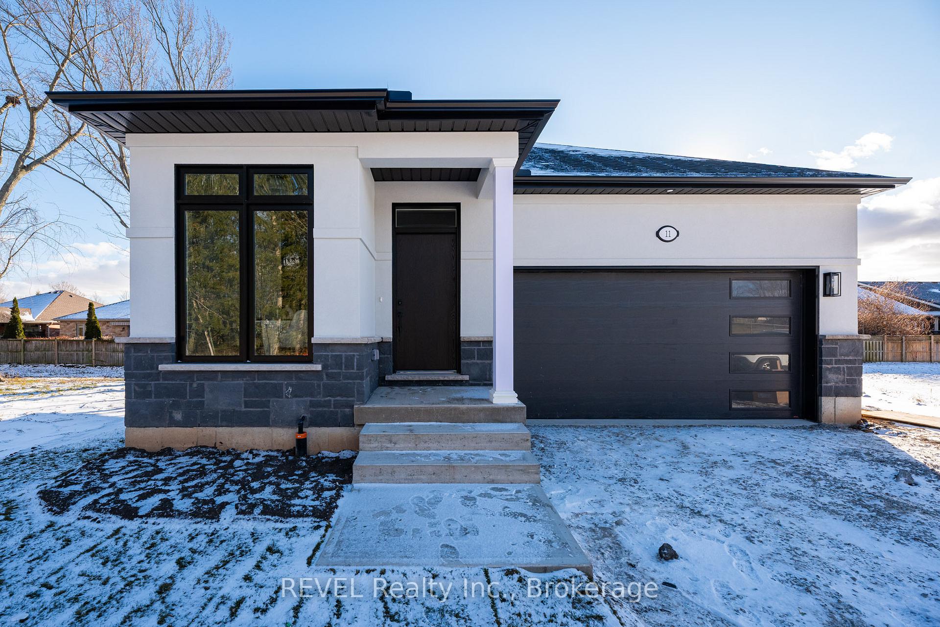 11 Stickles Street, Pelham, ON L3C 3C3