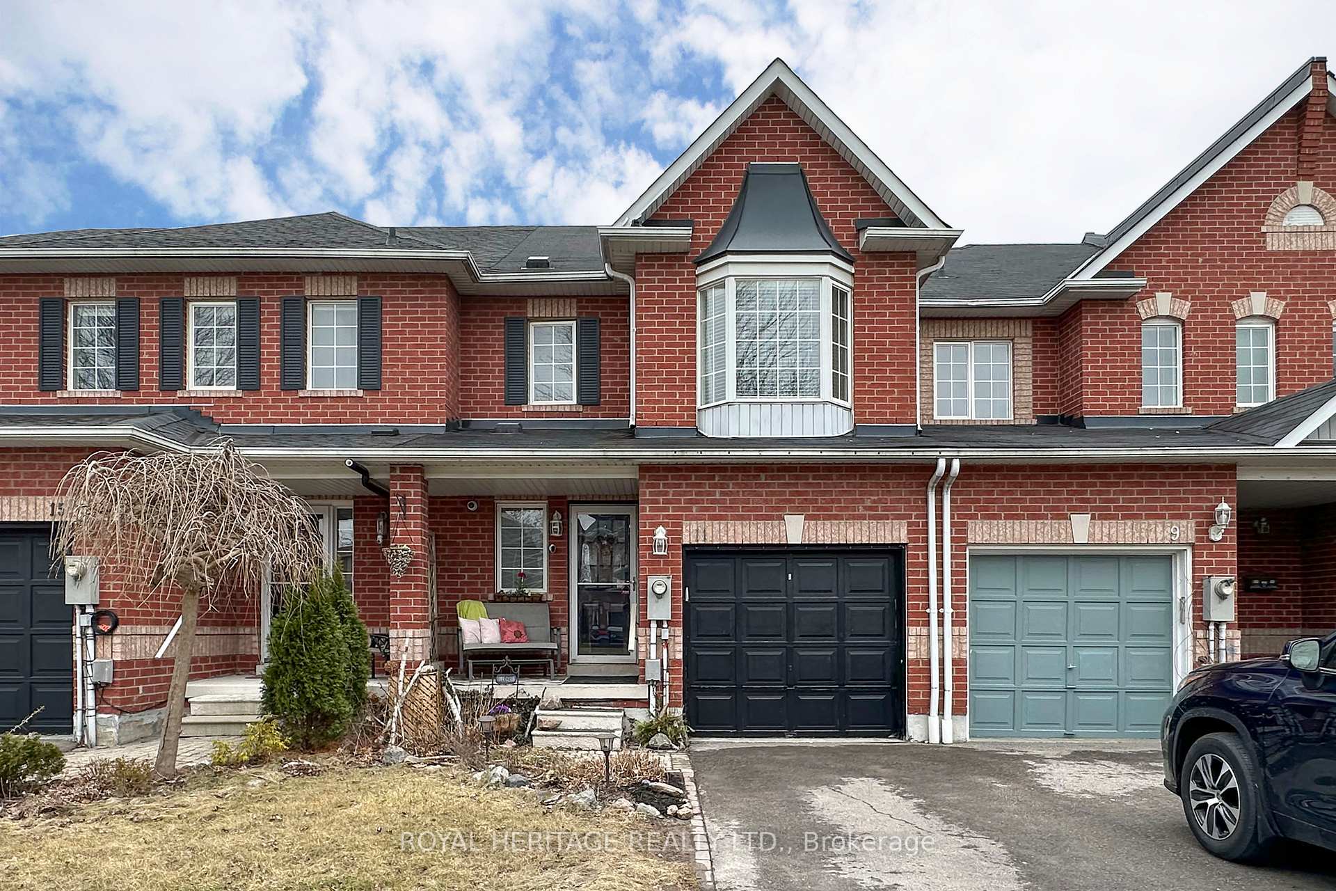 11 Threadgold Court, Whitby, ON L1P 1L9