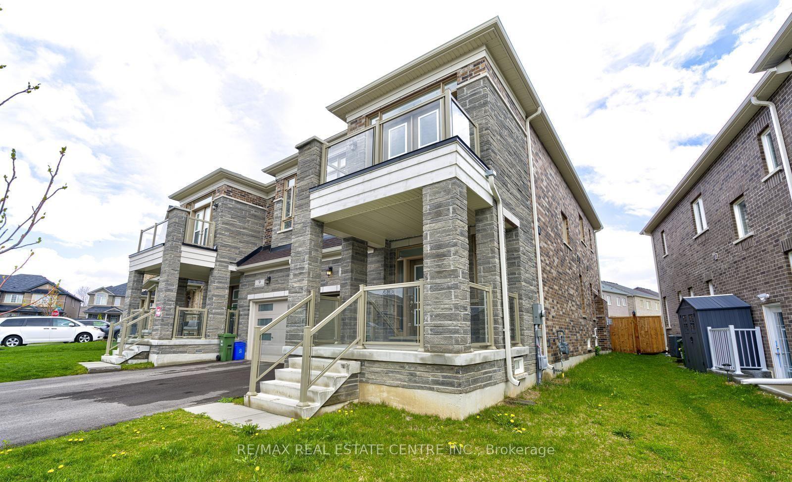 11 Trailbank Gardens, Hamilton, ON L8B 1Z3