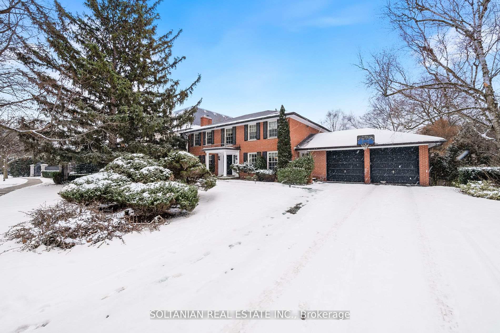 11 Tudor Gate, Toronto, ON M2L 1N3