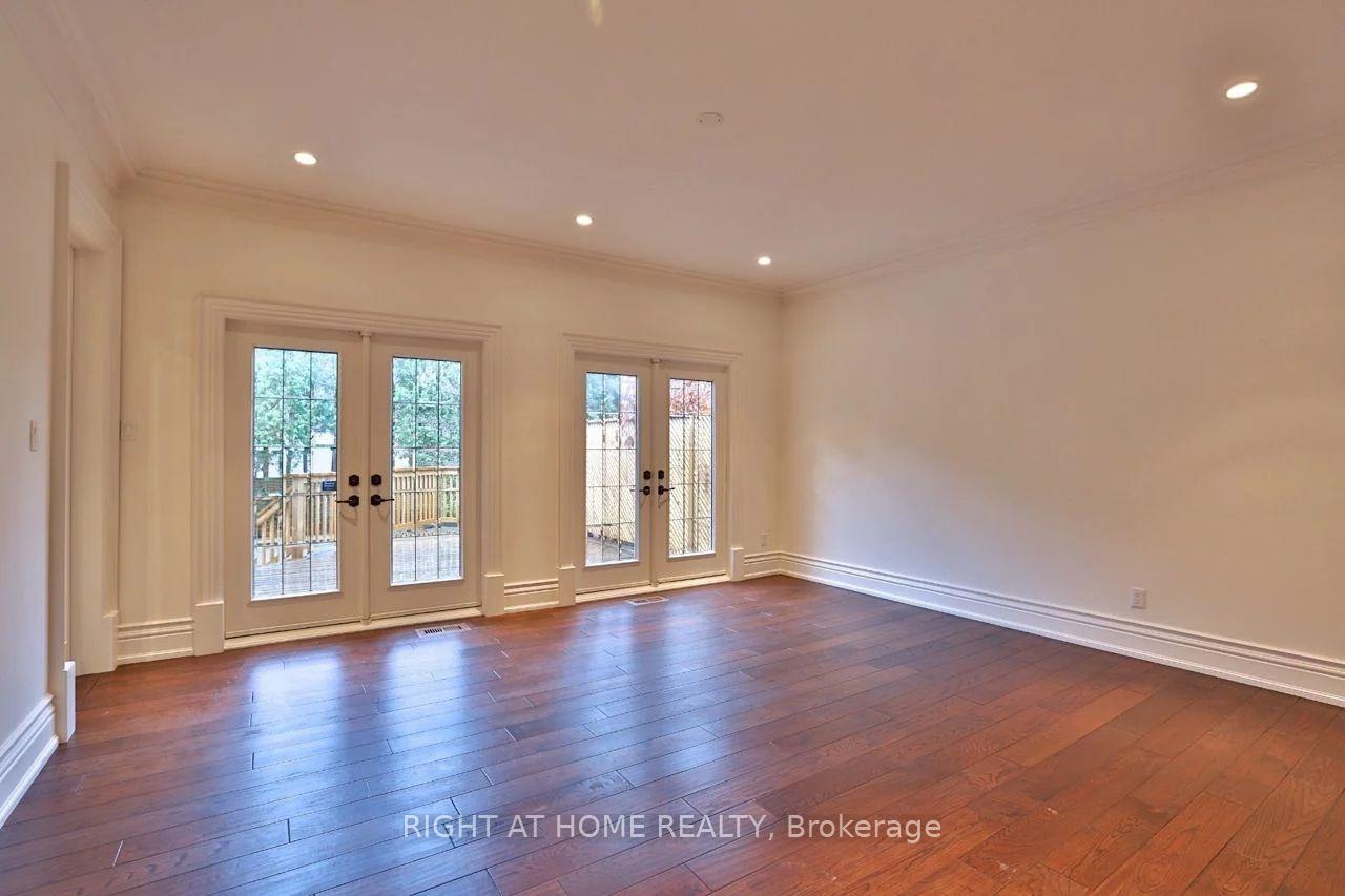 11 York Road, Toronto, ON M2L 1H4