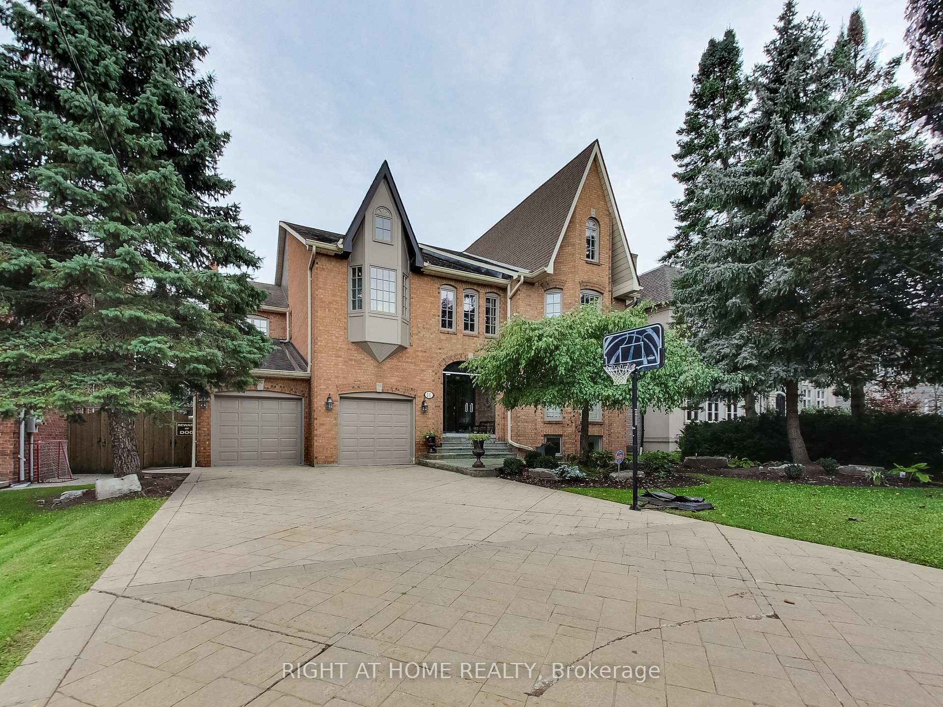11 York Road, Toronto, ON M2L 1H4