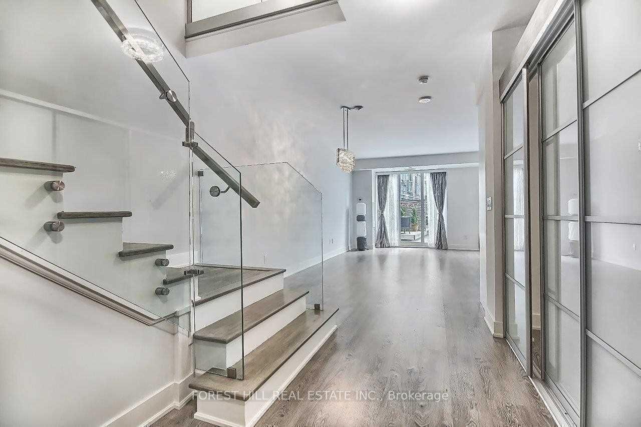 110 - 7608 Yonge Street, Vaughan, ON L4J 0J5