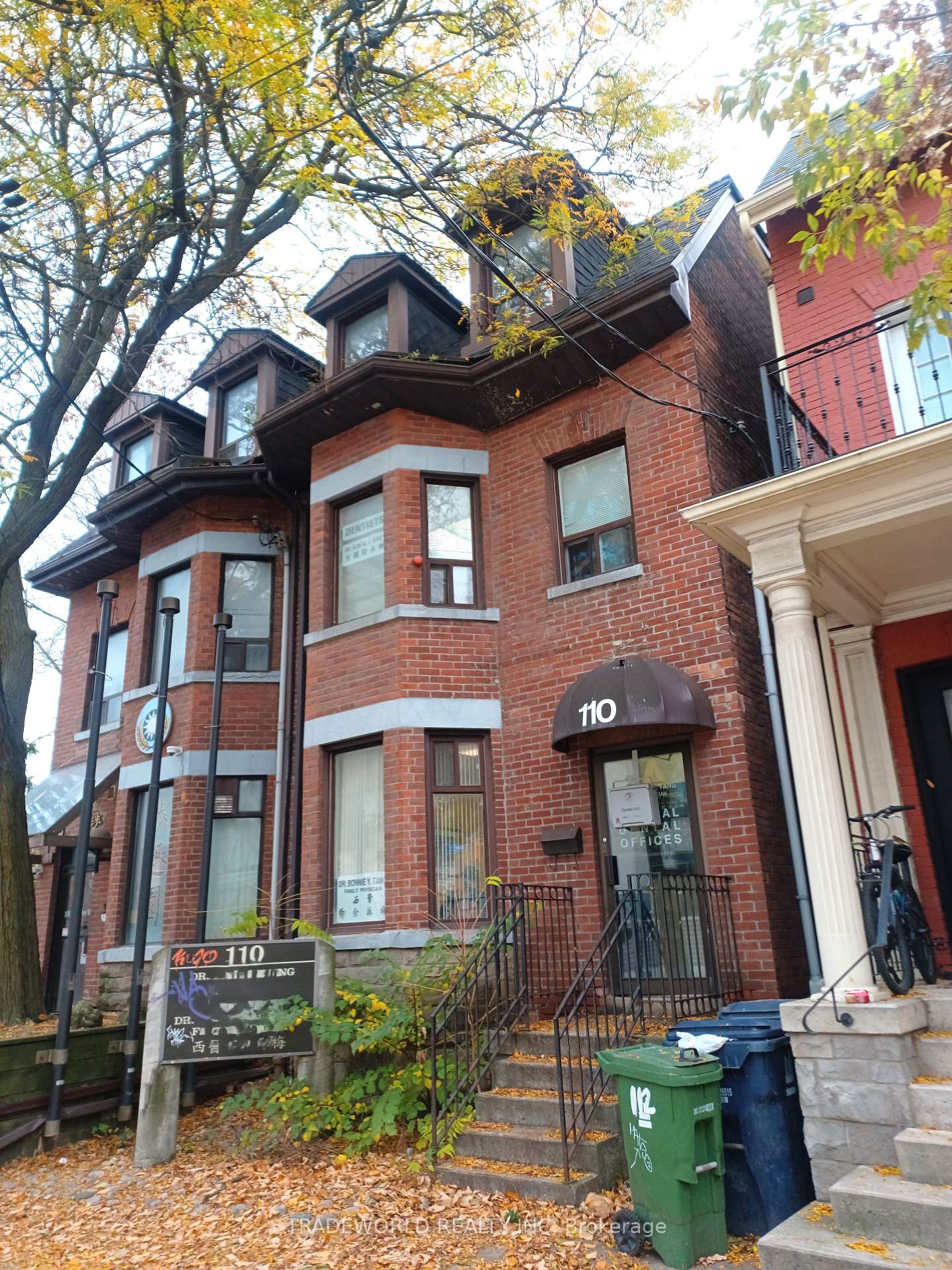 110 Beverley Street, Toronto, ON M5T 1Y2