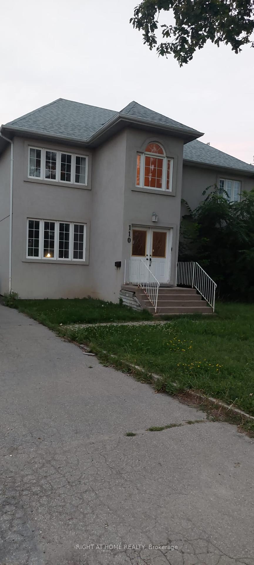 110 weldrick Road W, Richmond Hill, ON L4C 3T8