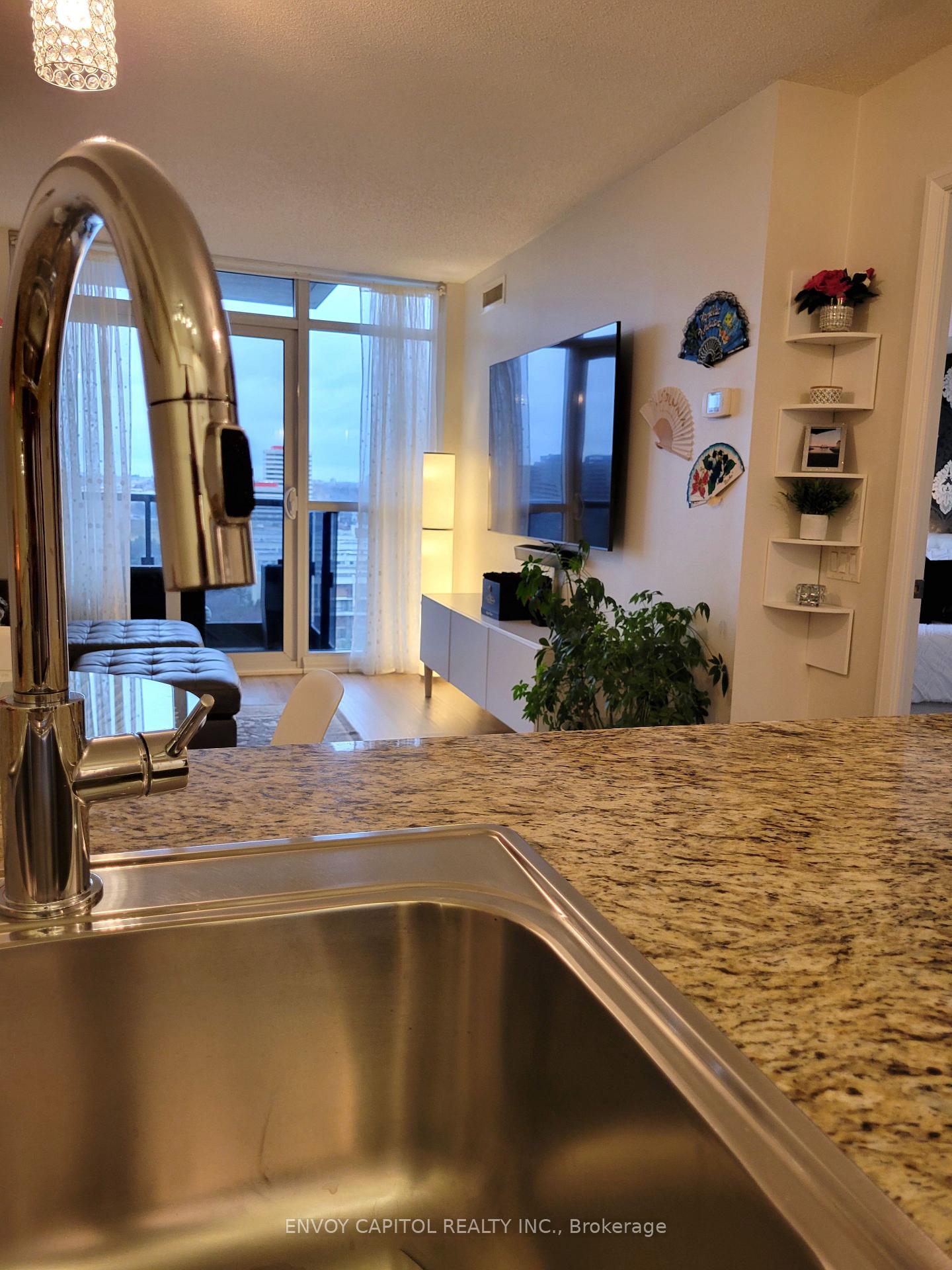 1101 - 5 Valhalla Inn Road, Toronto, ON M9B 0B1