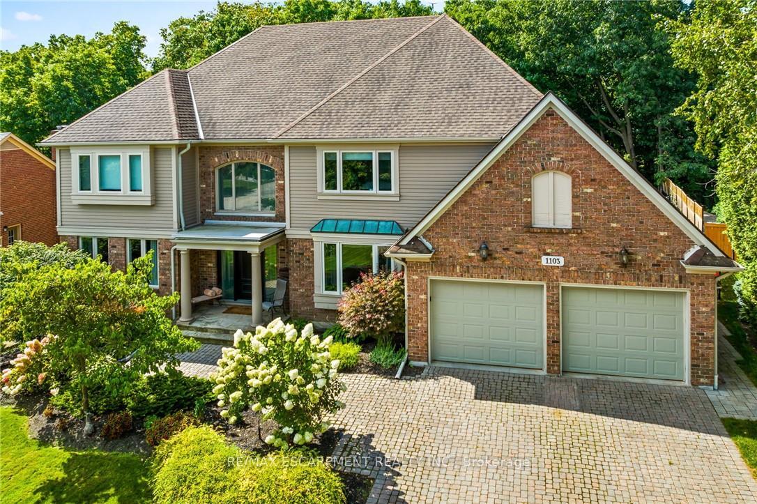 1103 Crofton Way, Burlington, ON L7P 4X1