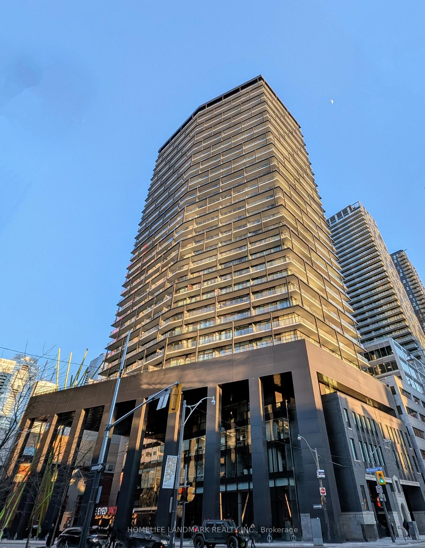 1104 - 125 Peter Street, Toronto, ON M5V 0M3