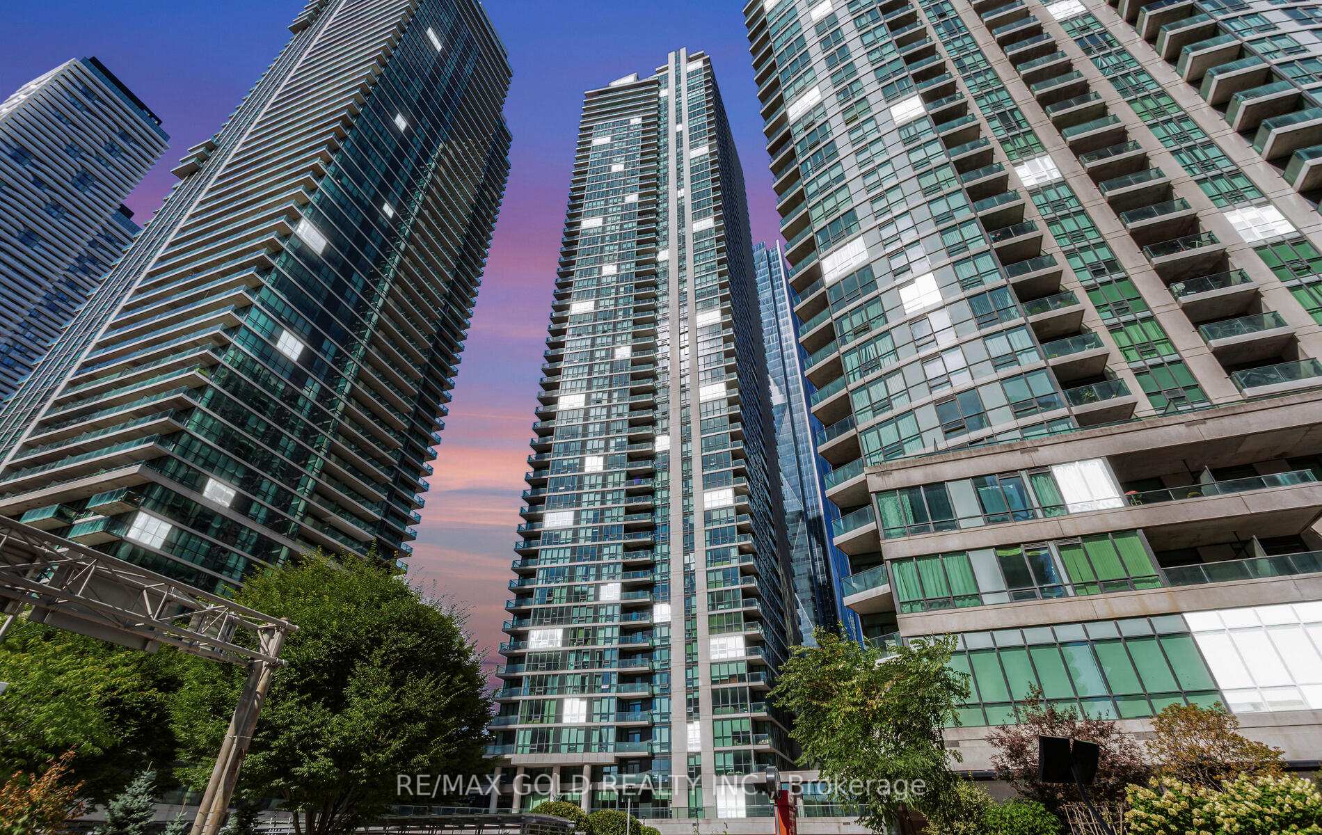 1104 - 33 Bay Street, Toronto, ON M5J 2Z3