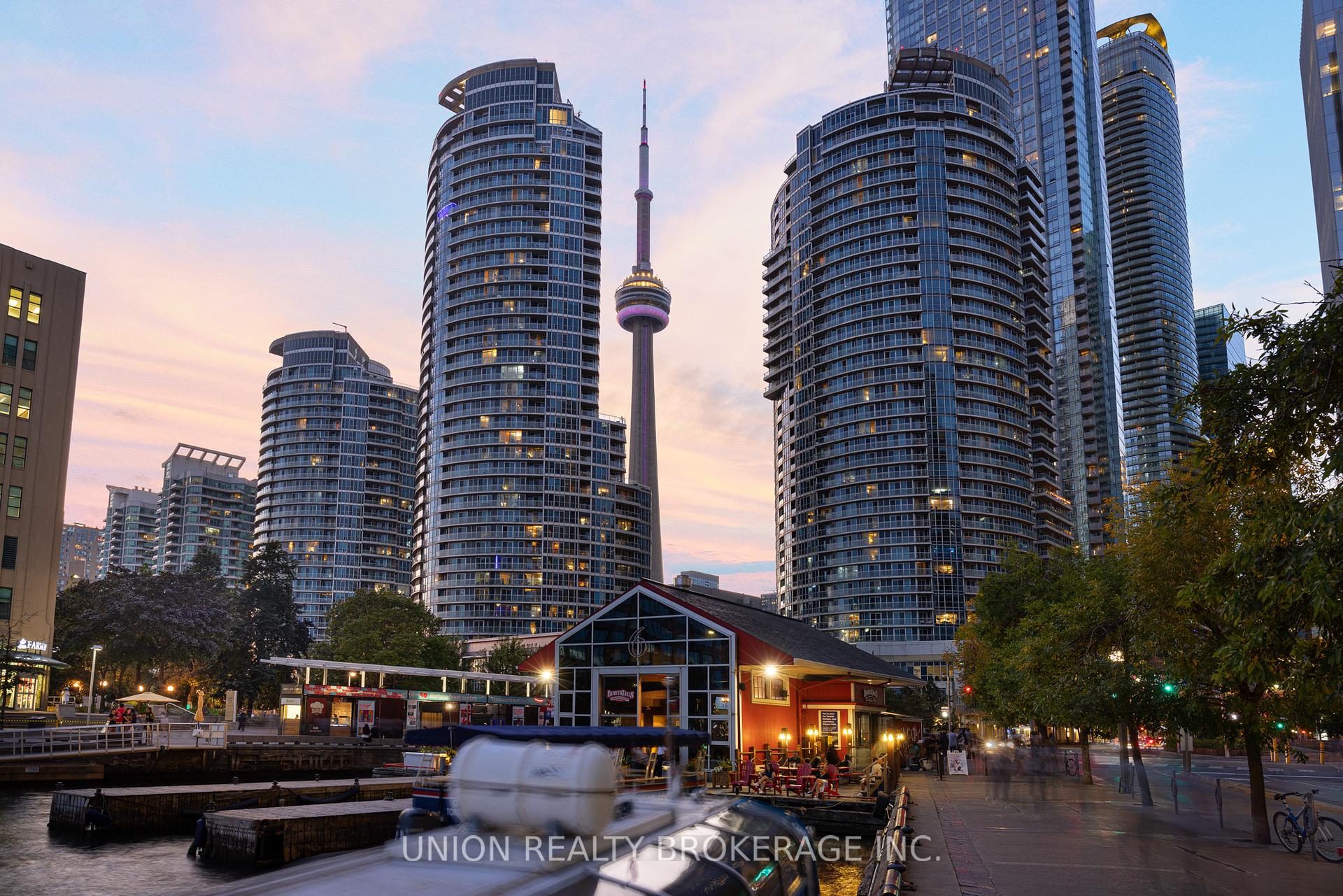 1104 - 8 York Street, Toronto, ON M5J 2Y2