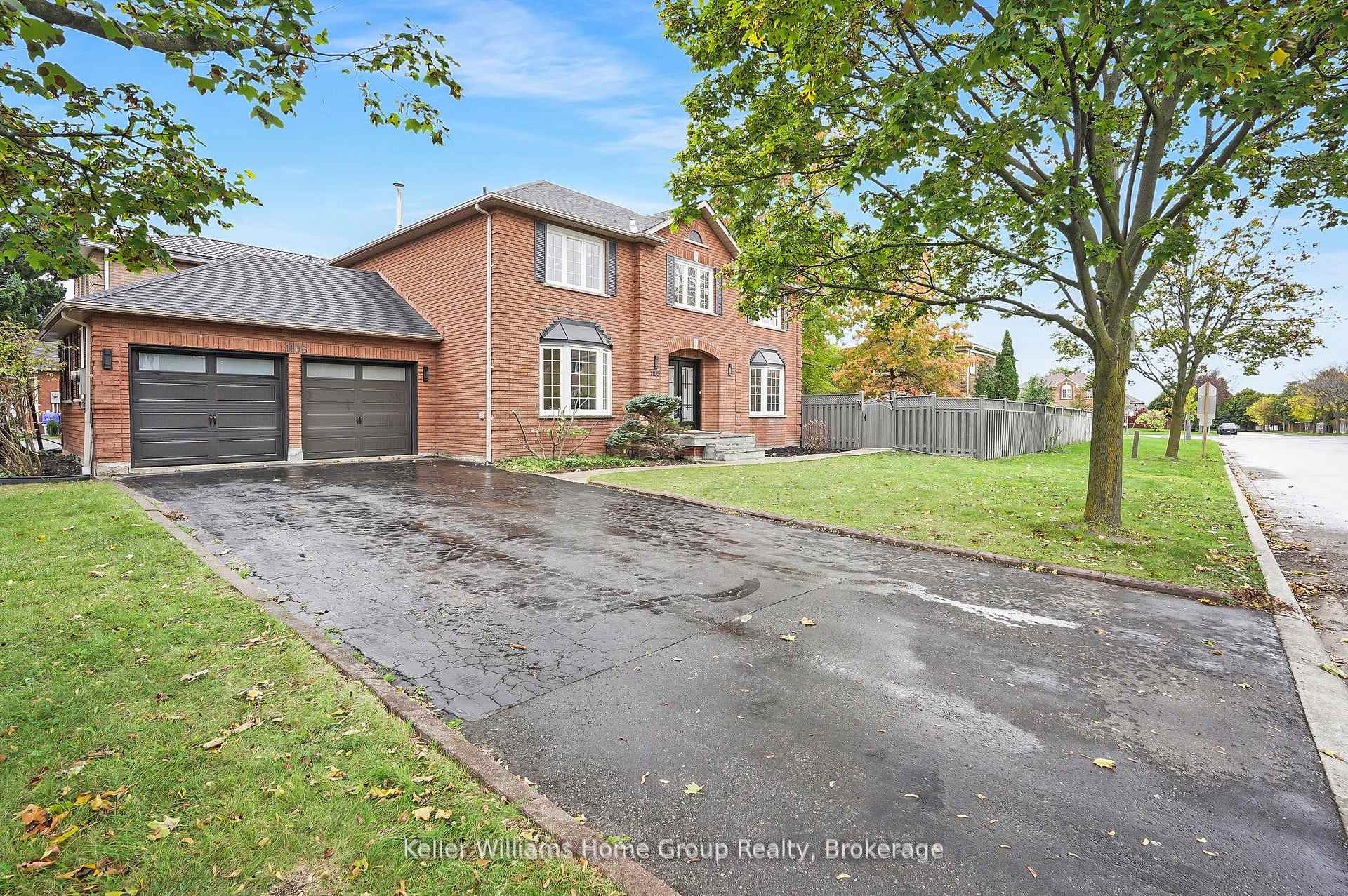 1105 Ewing Crescent, Mississauga, ON L5V 1B9