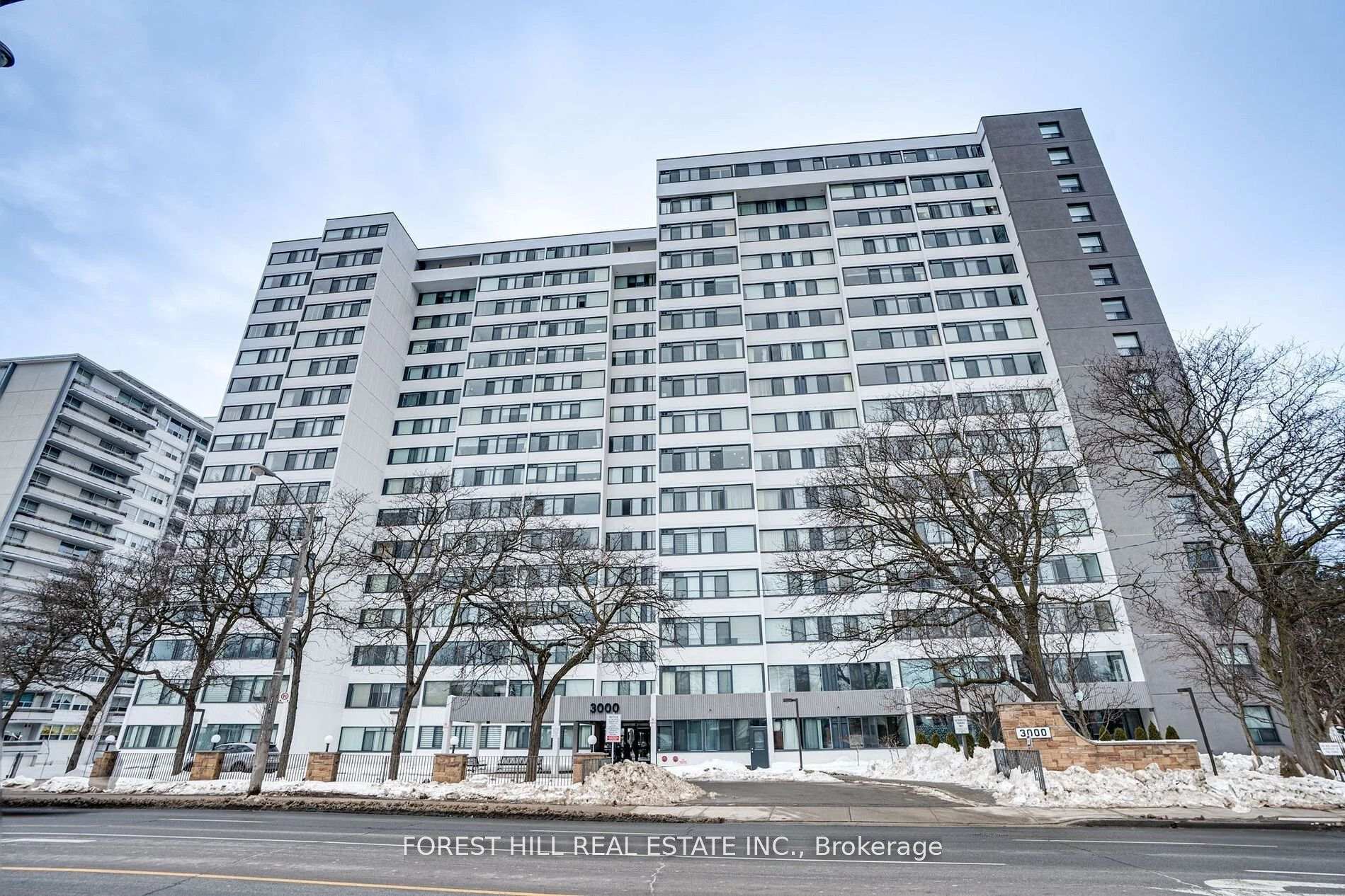 1106 - 3000 Bathurst Street, Toronto, ON M6B 3B4