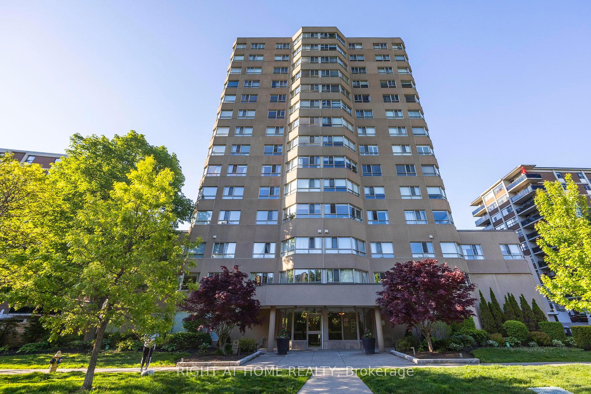 1109 - 4 Park Vista, Toronto, ON M4B 3M8