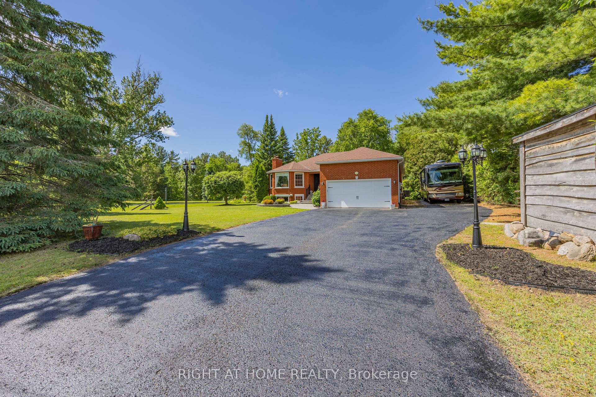 1108 Goshen Road, Innisfil, ON L9S 2M5