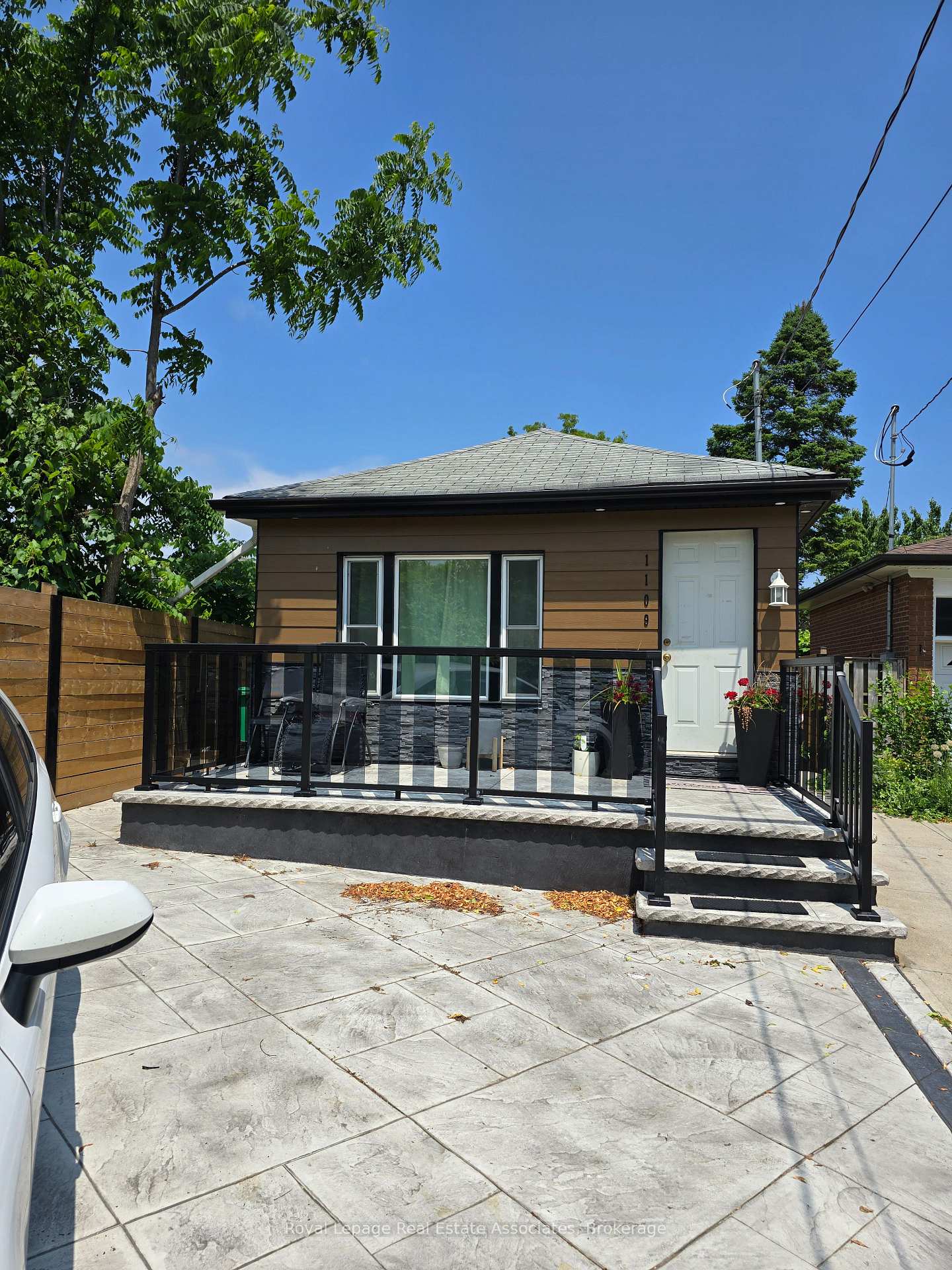 Main - 1109 Caven Street, Mississauga, ON L5G 4J6
