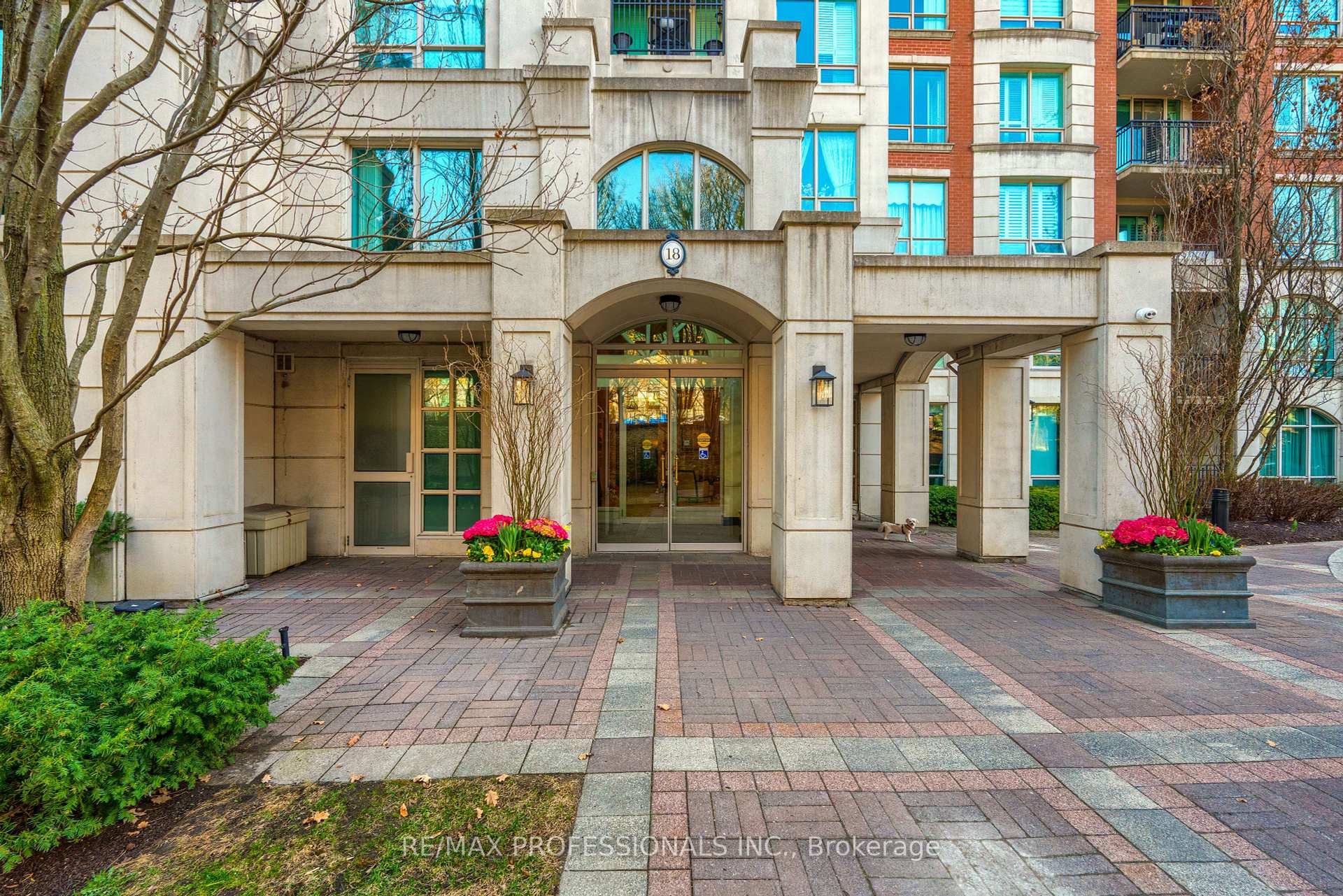 111 - 18 William Carson Crescent, Toronto, ON M2P 2G6