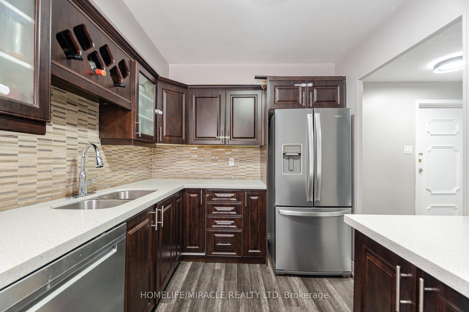 111 - 2 Valhalla Inn Road, Toronto, ON M9B 6C3