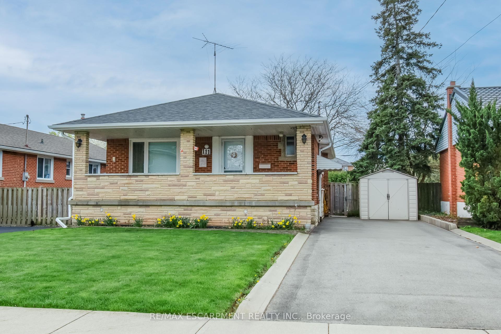 111 Castlefield Drive, Hamilton, ON L8T 3R1