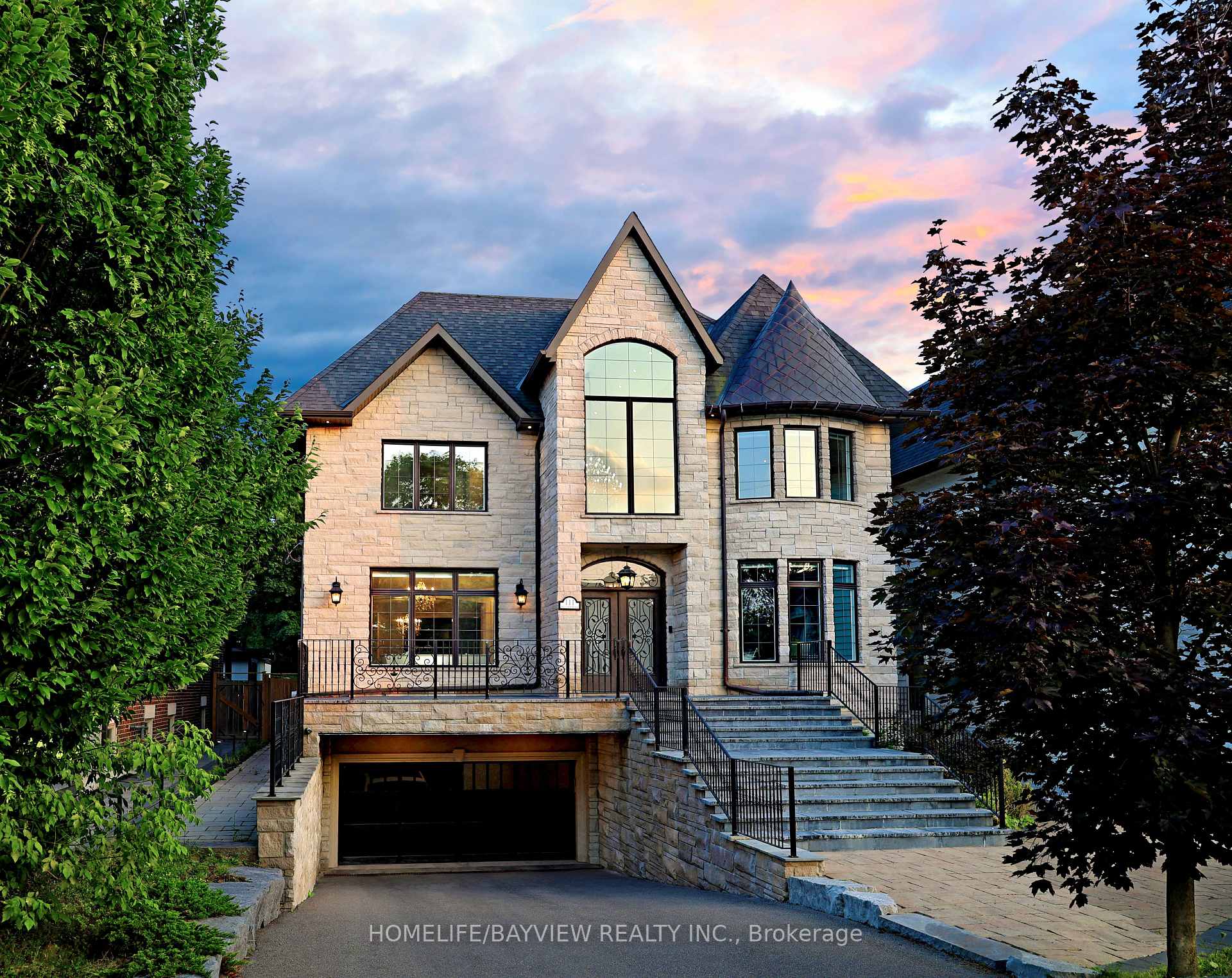 111 Hillview Road, Aurora, ON L4G 2M6