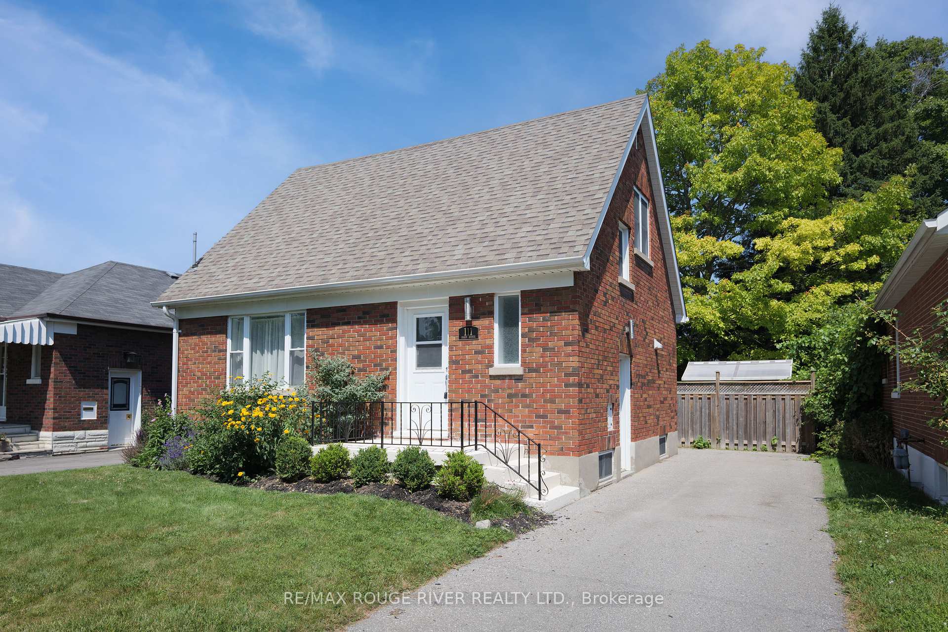 111 Oakes Avenue, Oshawa, ON L1G 6C5