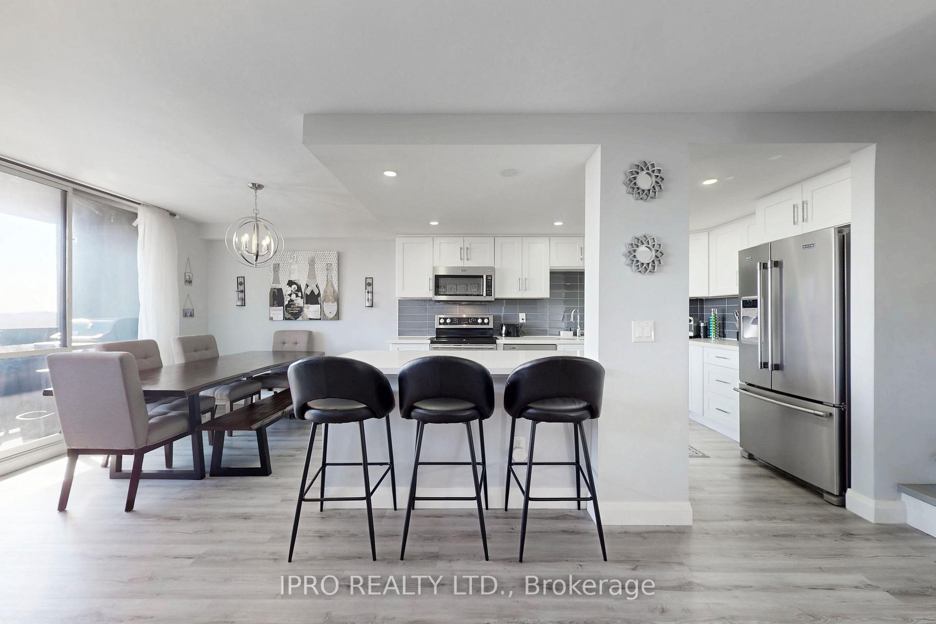 1111 - 11 Wincott Drive, Toronto, ON M9R 2R9