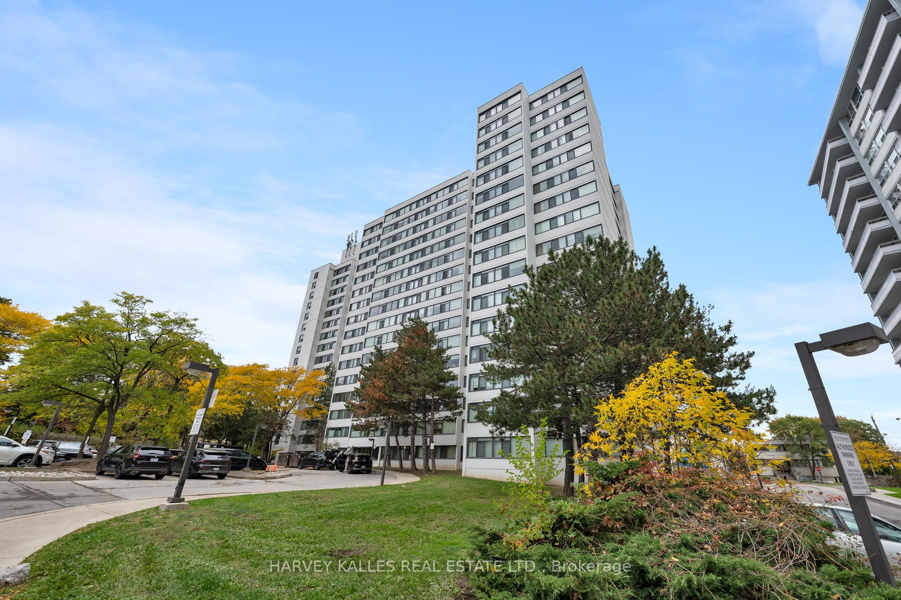 1111 - 3000 Bathurst Street, Toronto, ON M6B 3B4