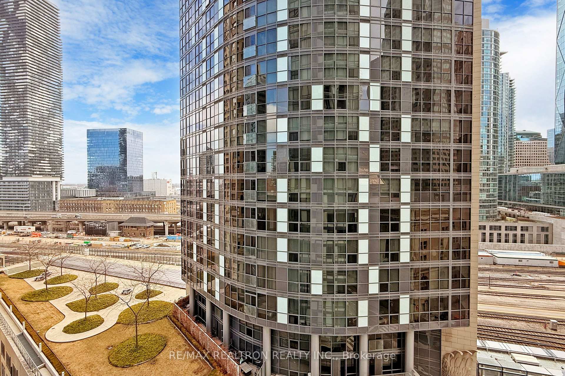 1111 - 8 The Esplanade Avenue, Toronto, ON M5E 0A6