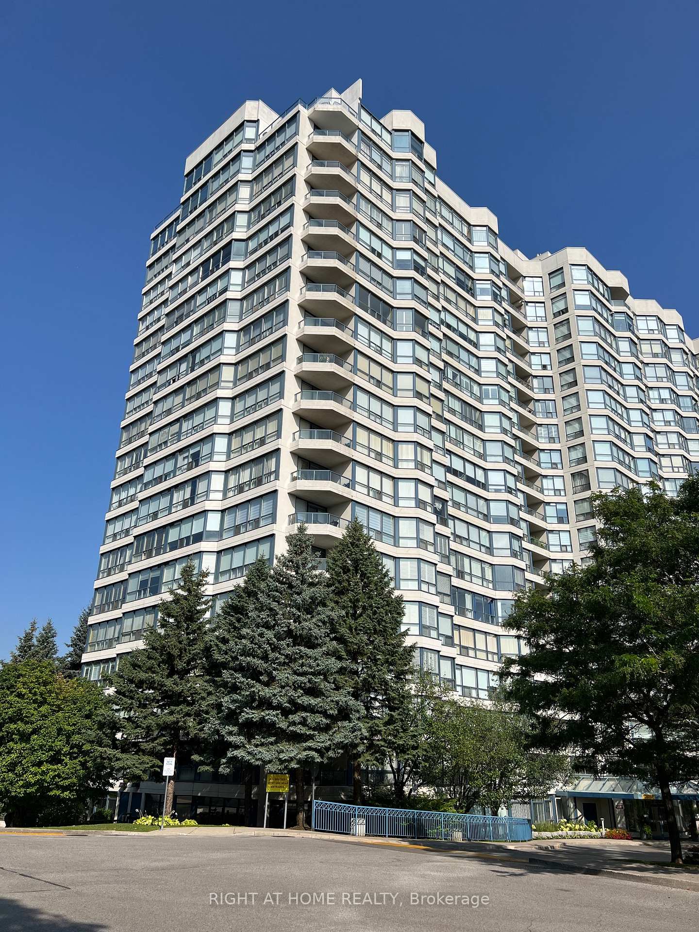 1112 - 7300 Yonge Street, Vaughan, ON L4J 7Y5