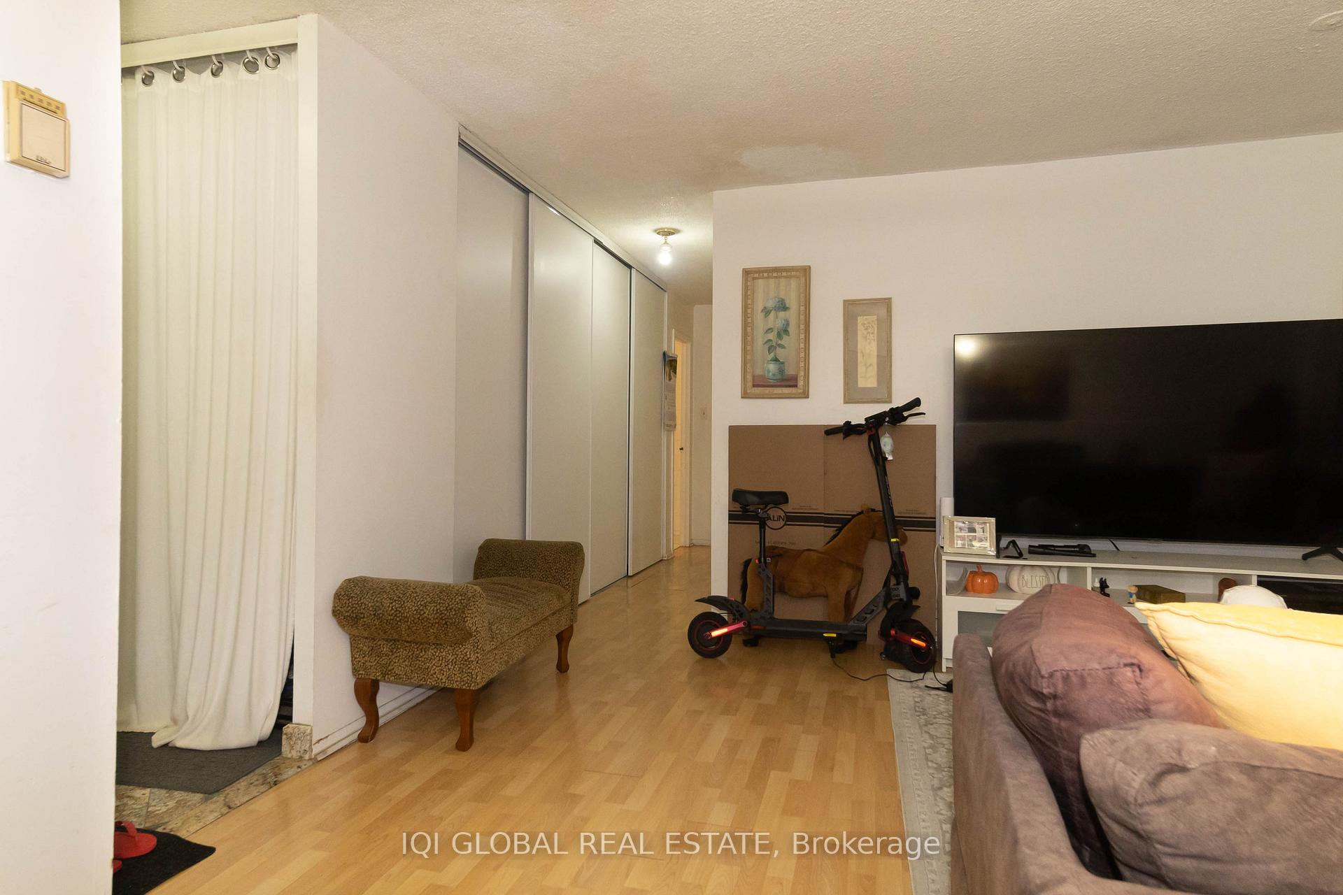 1115 - 50 Lotherton Pathway, Toronto, ON M6B 2G8