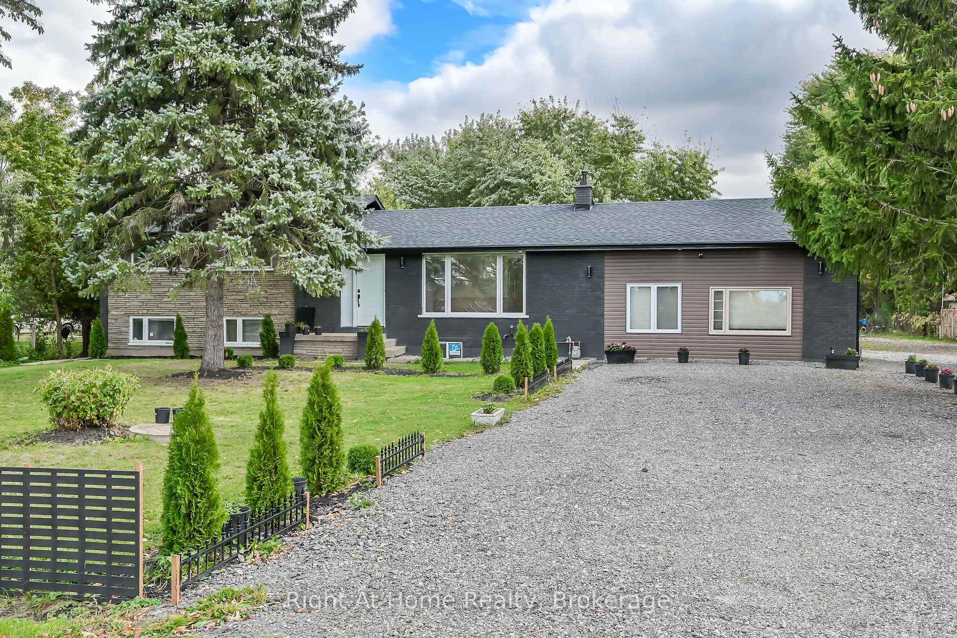 1119 GLANCASTER Road, Hamilton, ON L0R 1W0