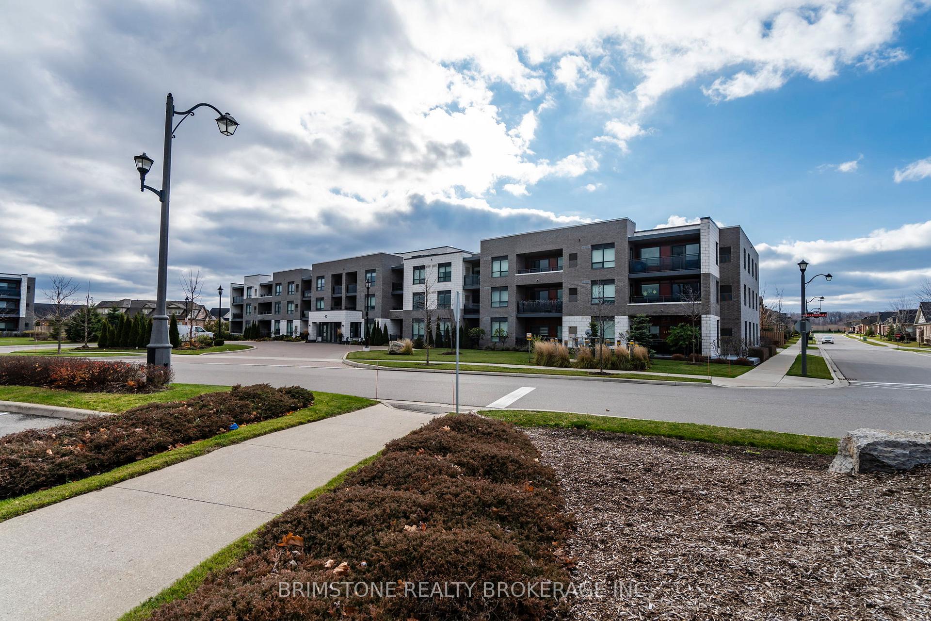 112 - 40 Via Rosedale Way, Brampton, ON L6R 4A4