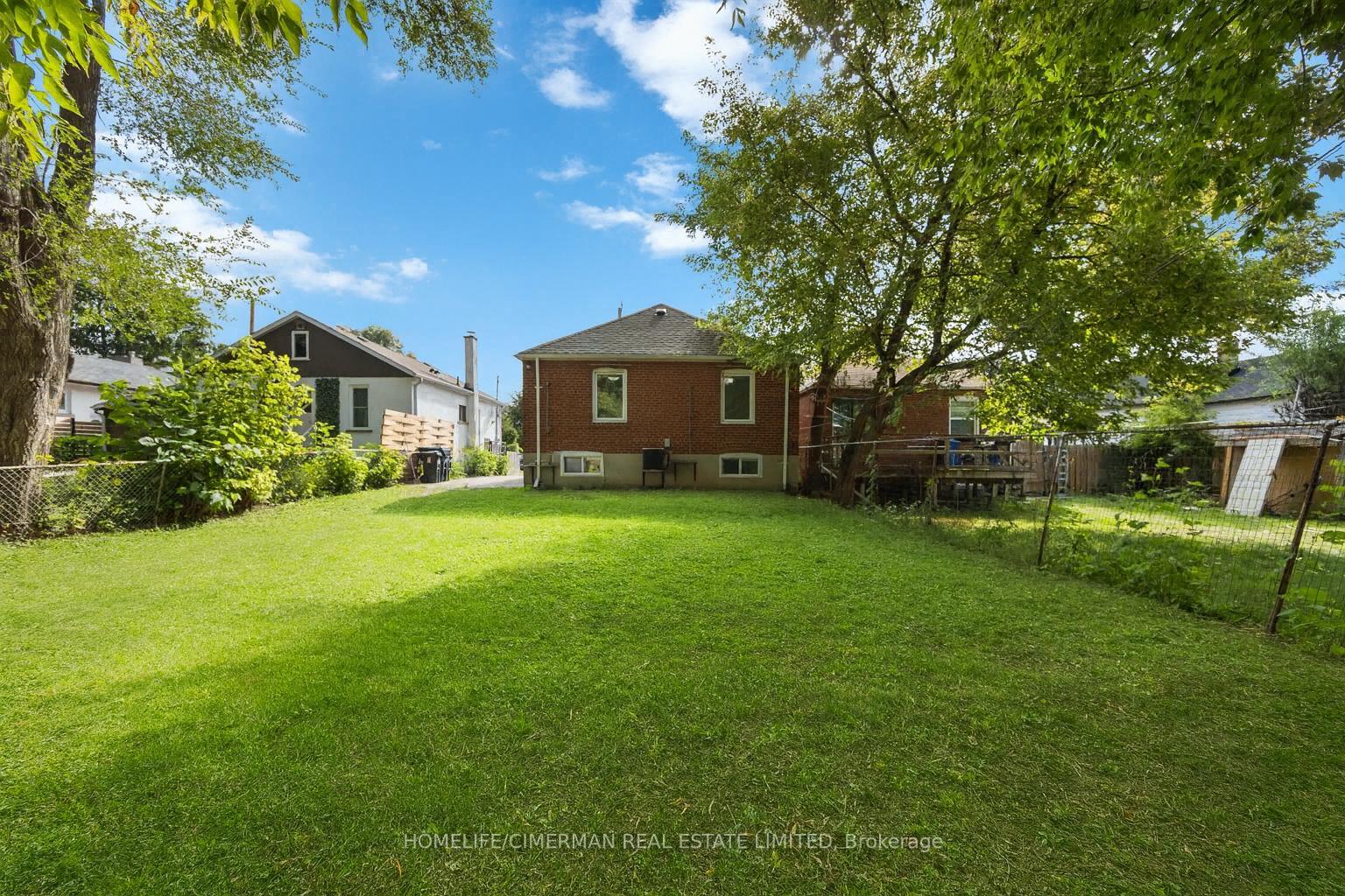 112 Meighen Avenue, Toronto, ON M4B 2H7