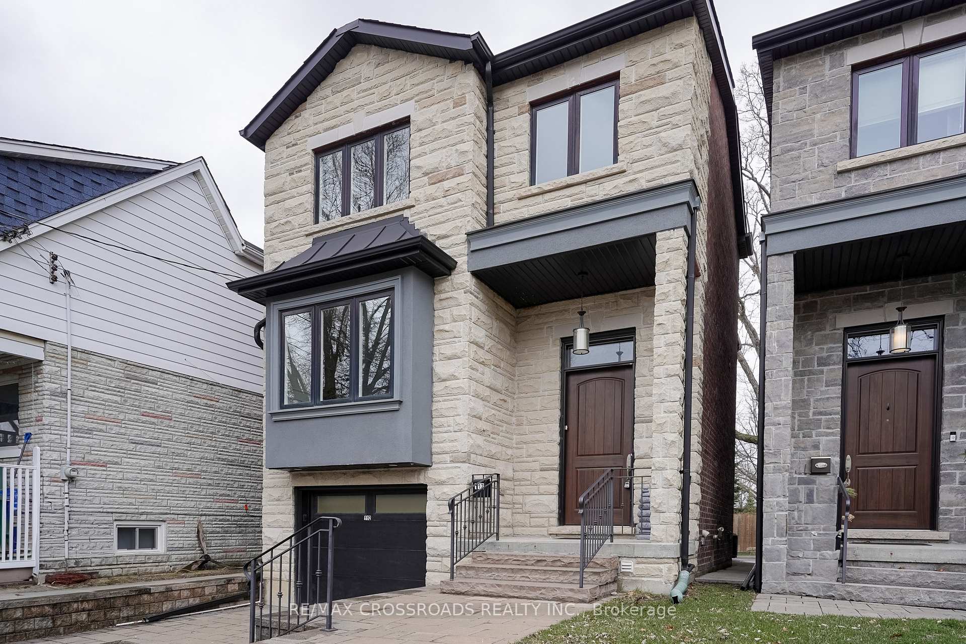 112 Oakcrest Avenue, Toronto, ON M4C 1B7