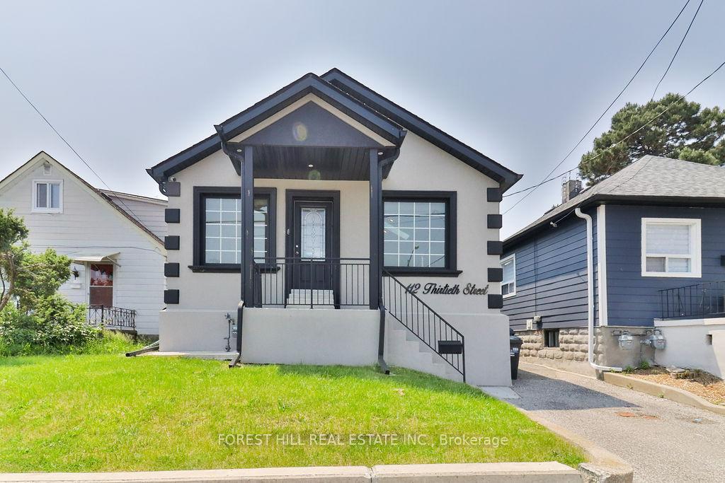 112 Thirtieth Street, Toronto, ON M8W 3B8