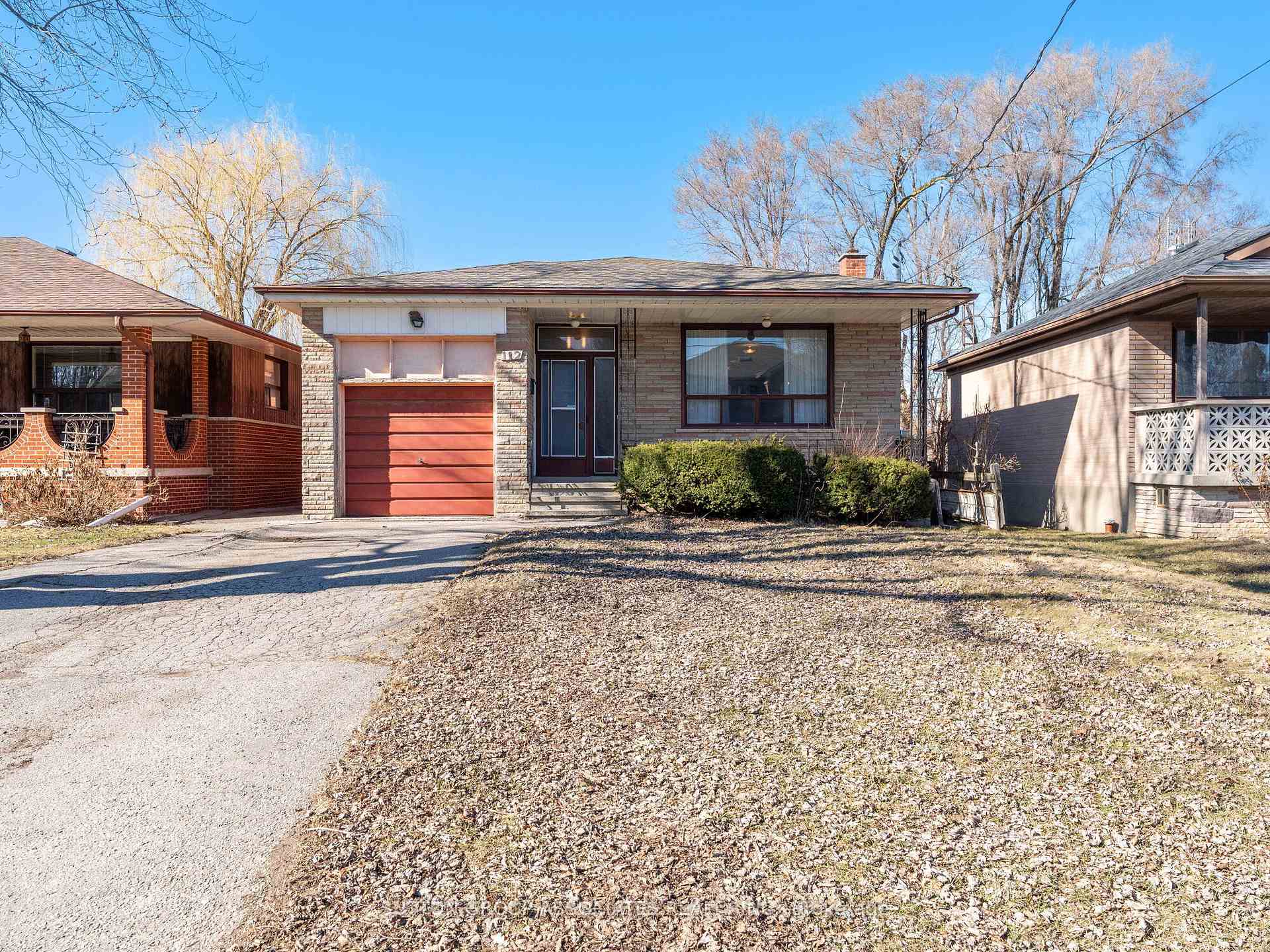 112 Waterloo Avenue, Toronto, ON M3H 3Y5