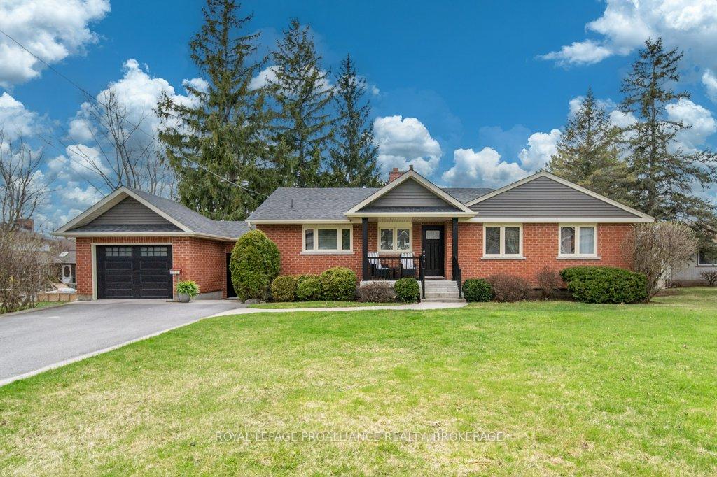 1121 Lincoln Drive, Kingston, ON K7M 4Z7