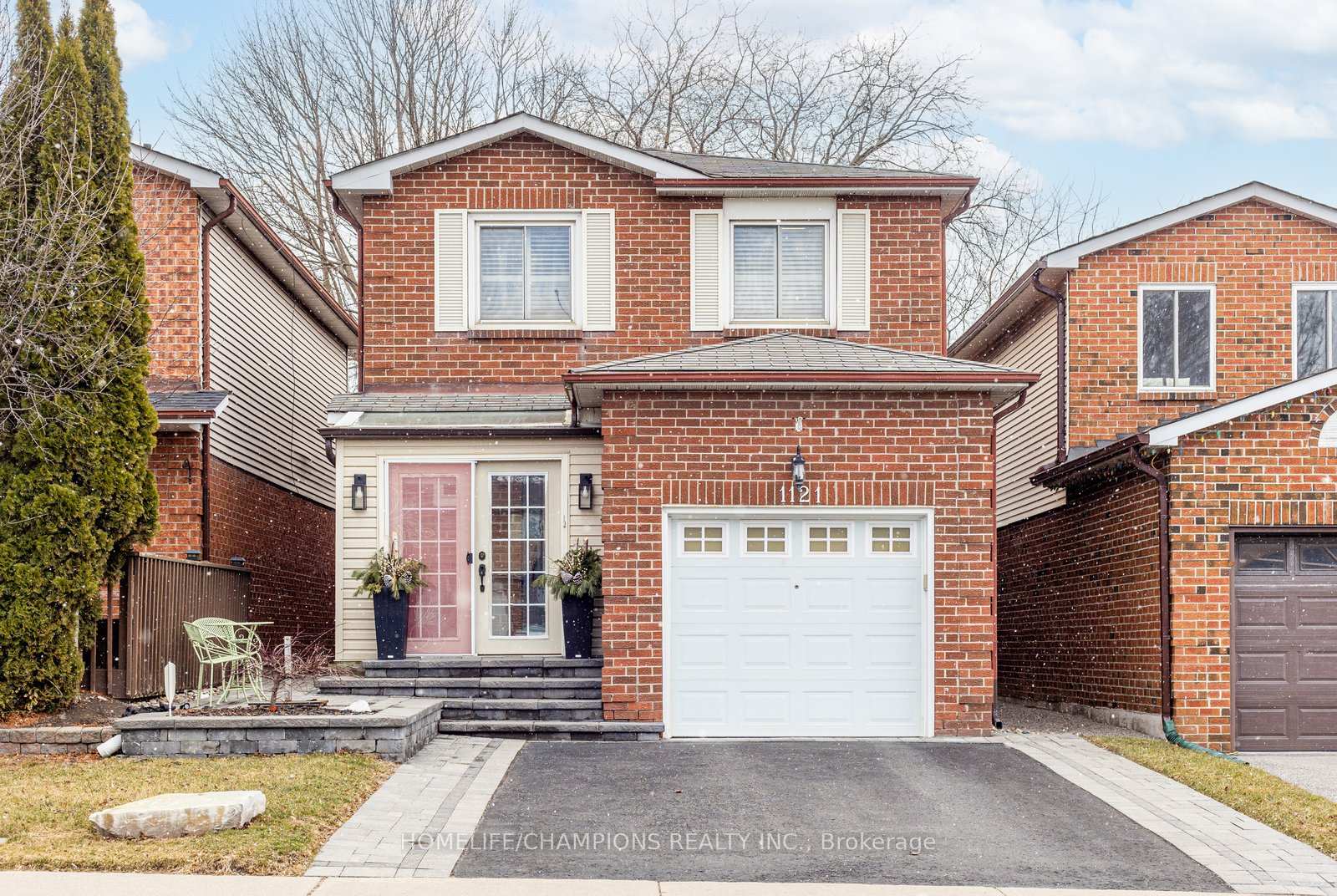 1121 Tanzer Court, Pickering, ON L1W 3T2