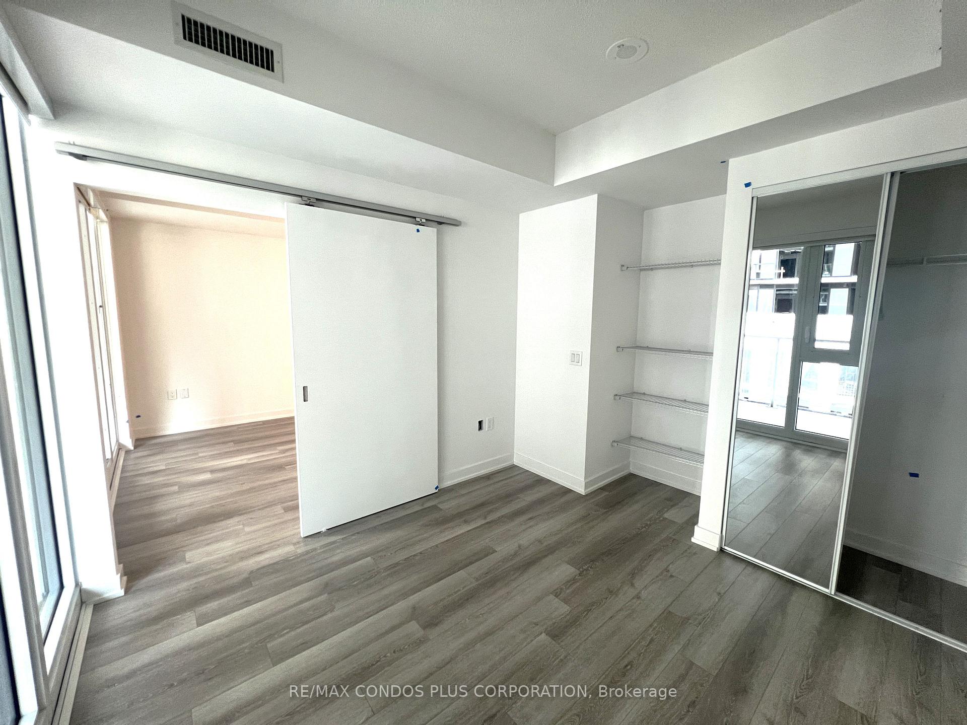 1123 - 230 Simcoe Street, Toronto, ON M5T 1T4