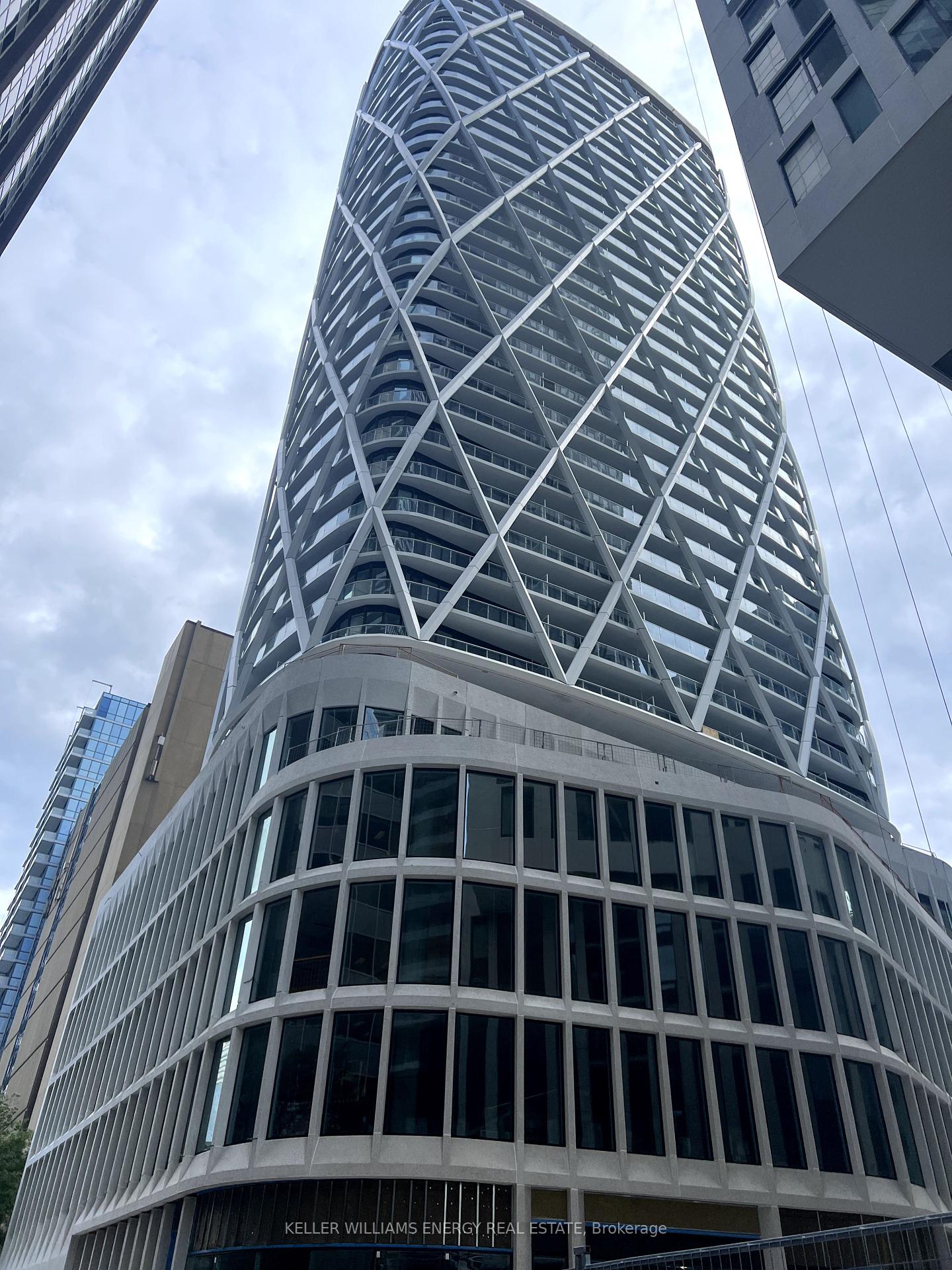 1128 - 230 Simcoe Street, Toronto, ON M5T 1T4
