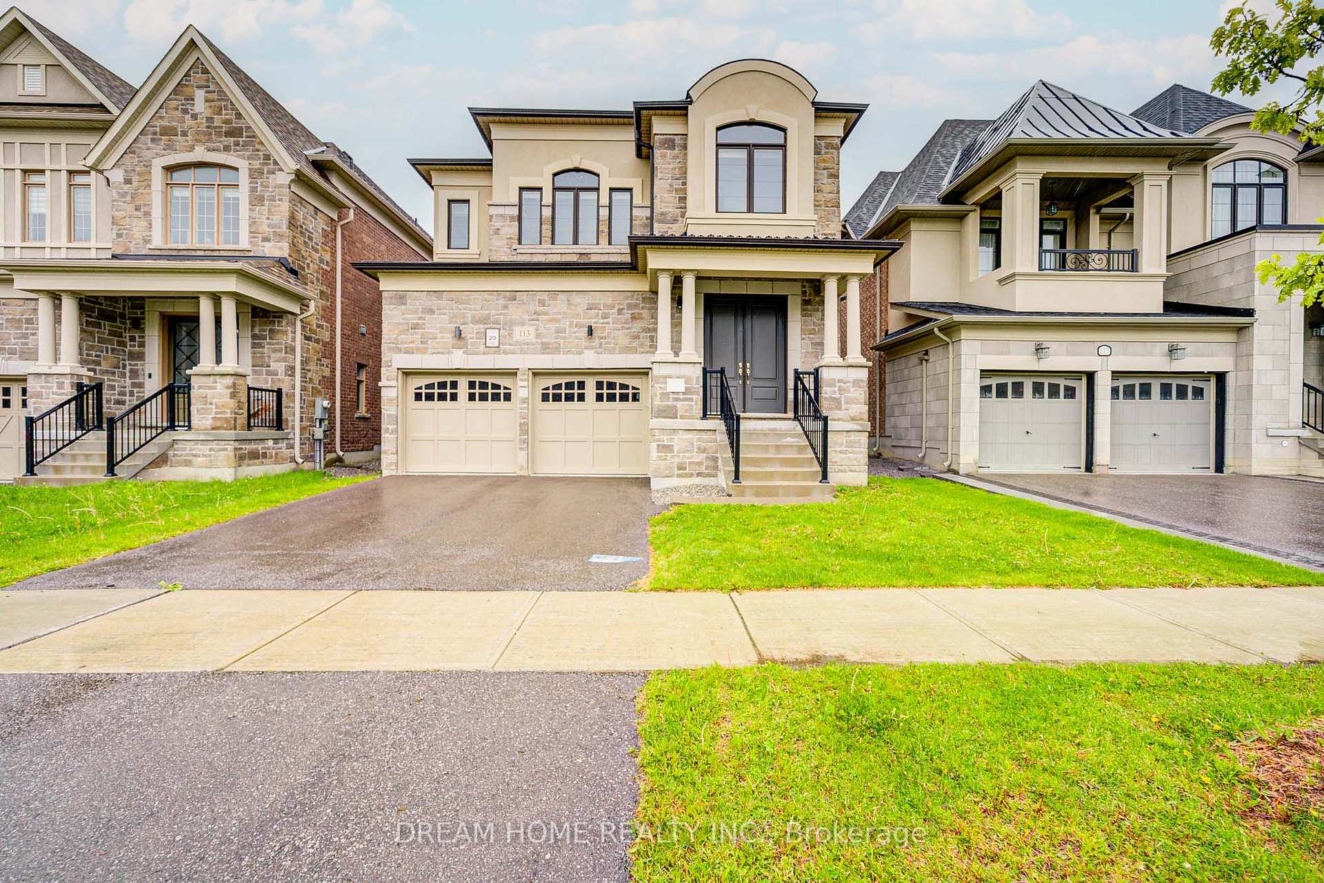 113 Botelho Circle, Aurora, ON L4G 3X3