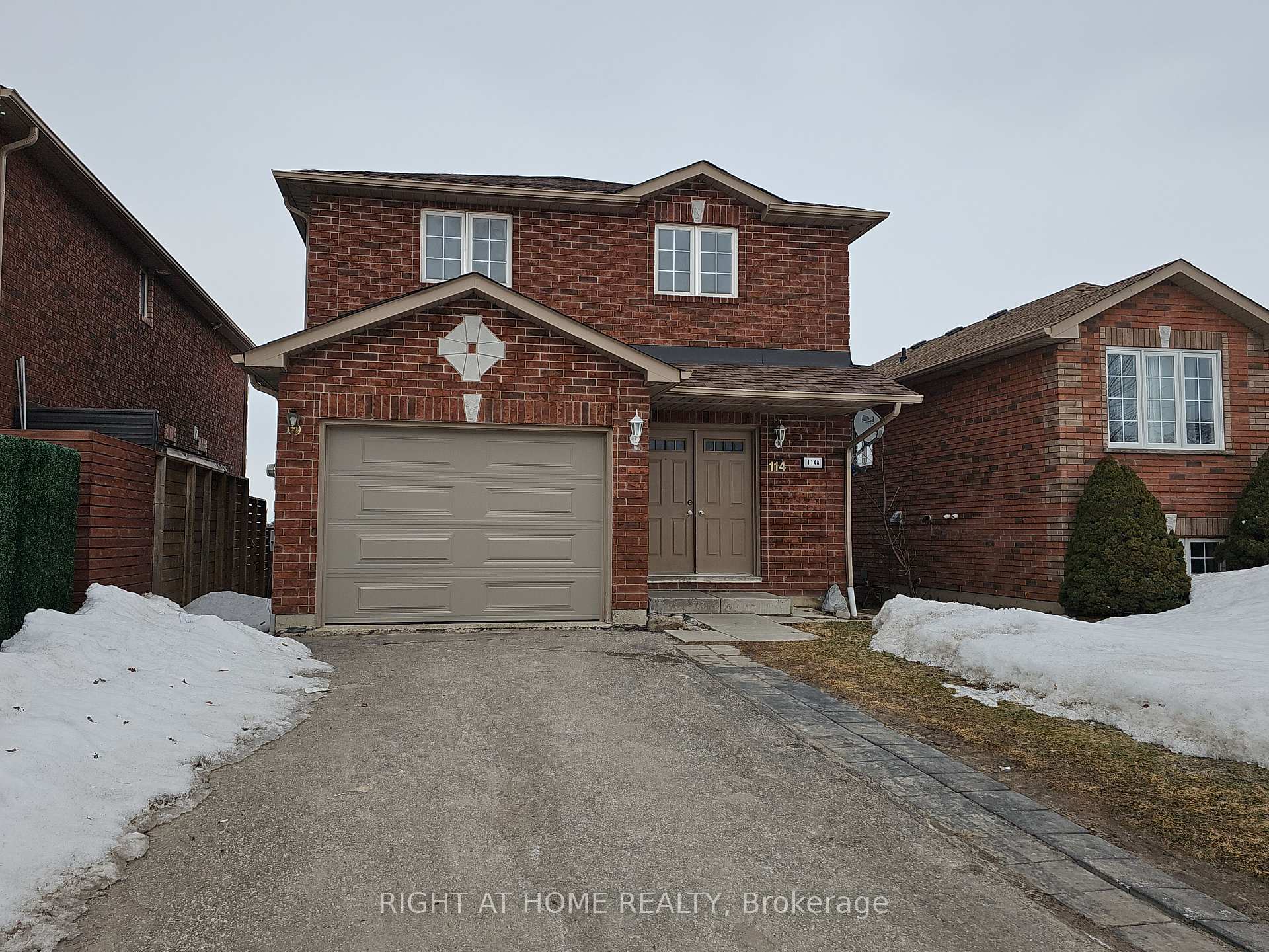 114 Courtney Crescent, Barrie, ON L4N 5S9