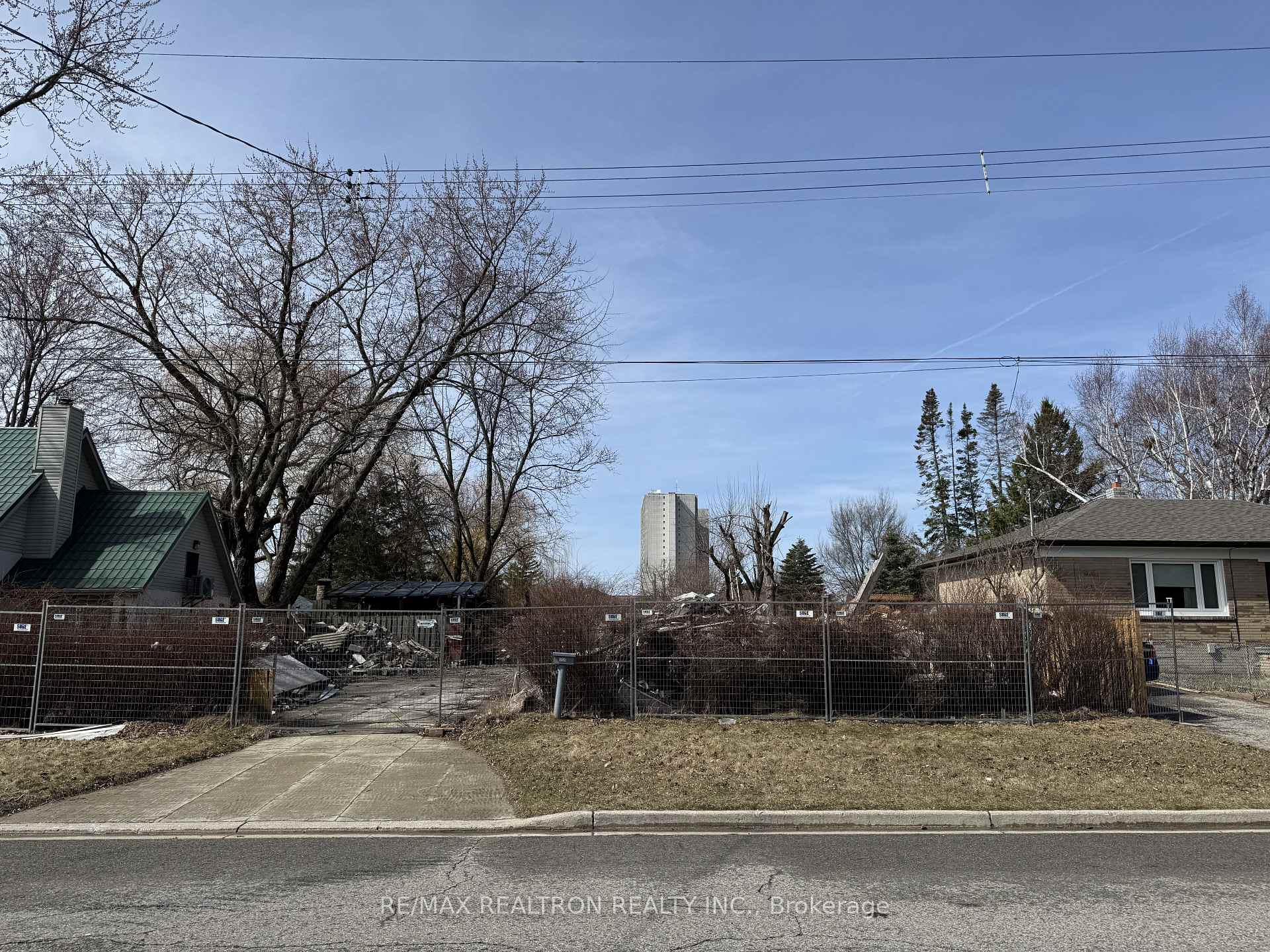 114 Kitchener Road, Toronto, ON M1E 2X9