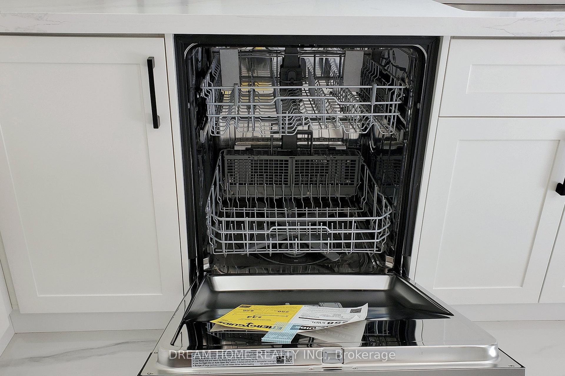 114 Mossbrook Crescent, Toronto, ON M1W 2W9