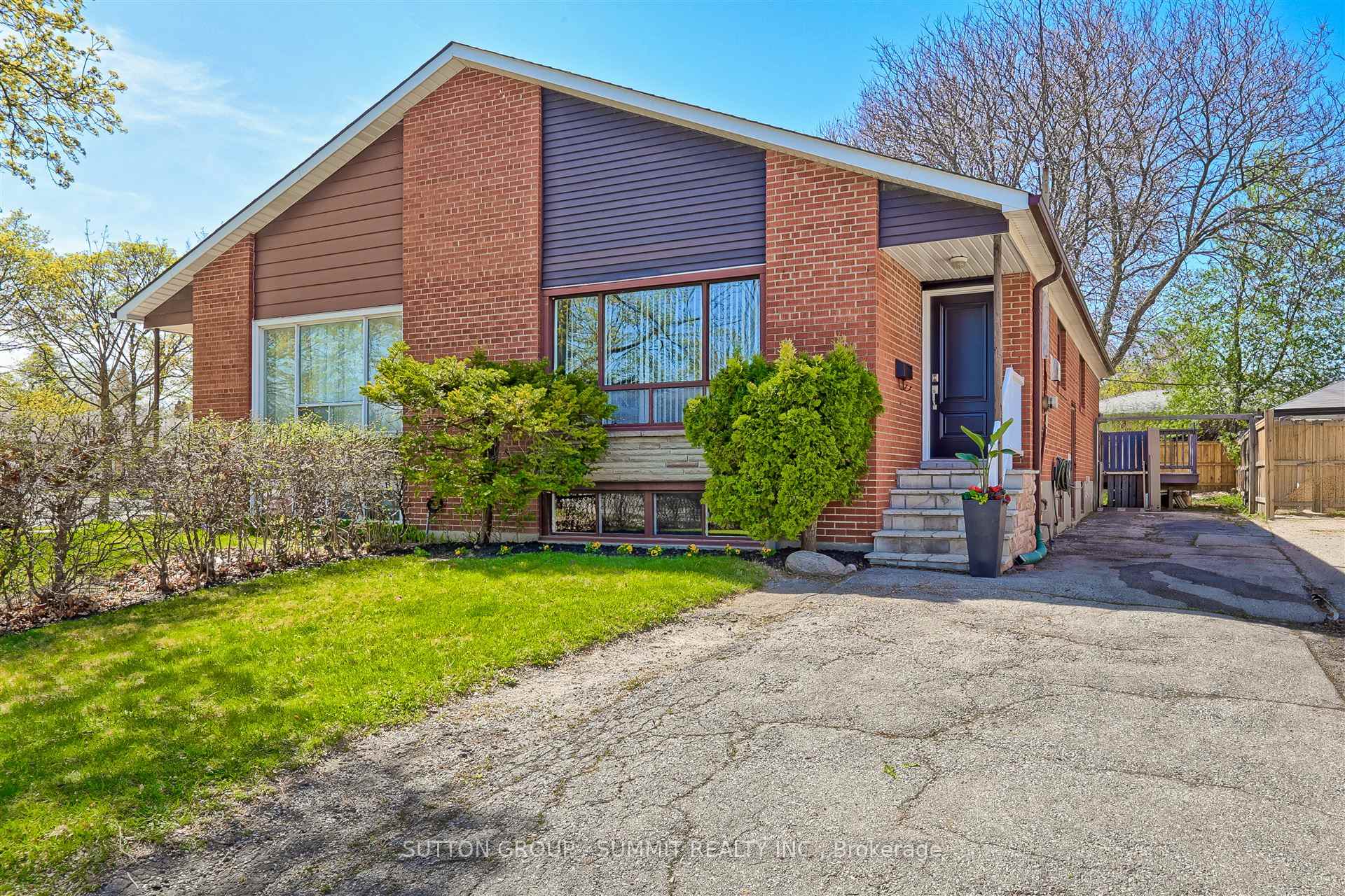 1143 Flagship Drive, Mississauga, ON L4Y 2K3