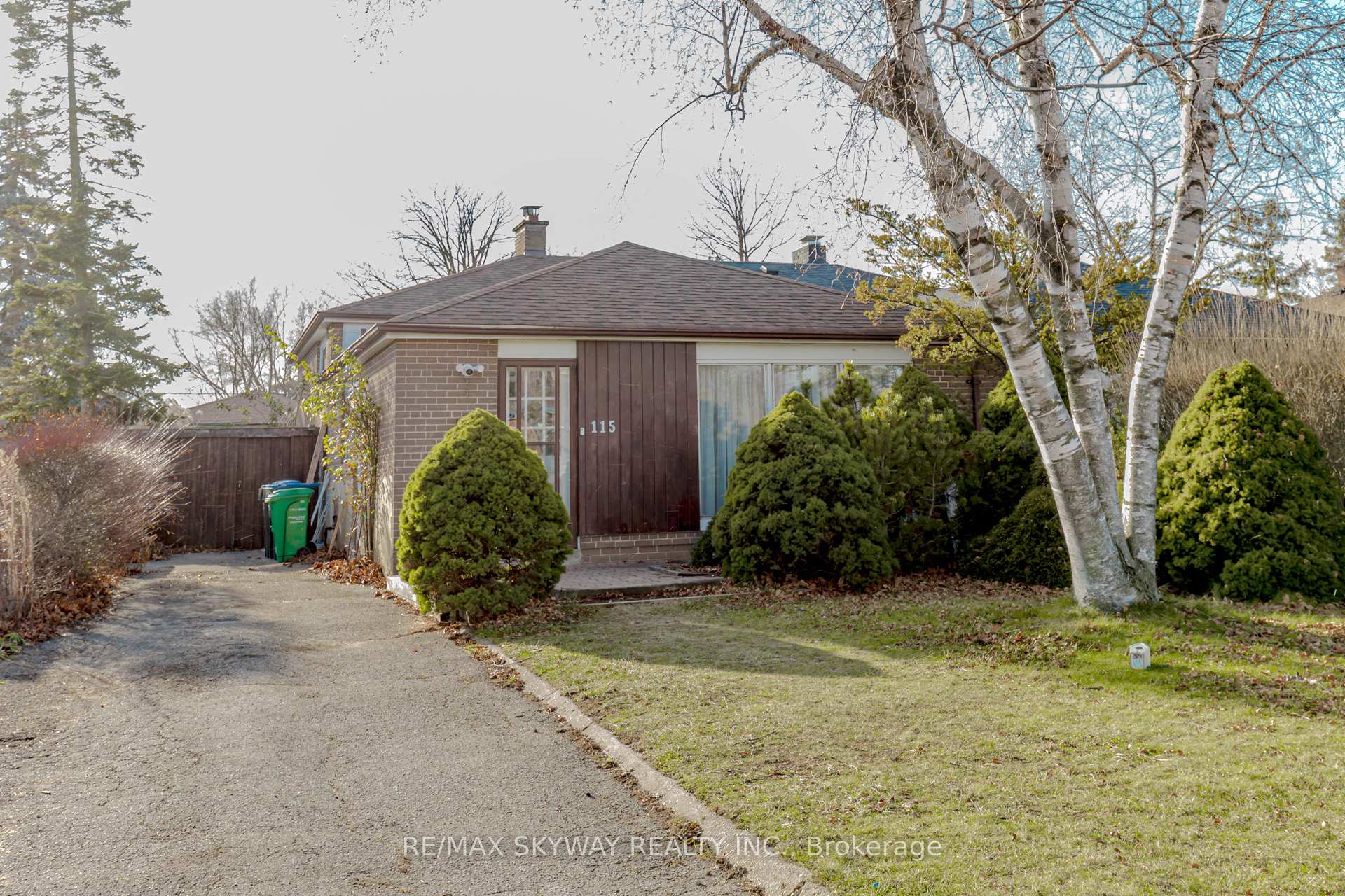 115 Aloma Crescent W, Brampton, ON L6T 2N8
