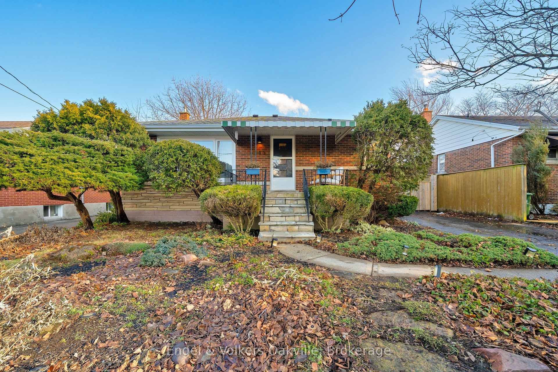 115 Welbourn Drive, Hamilton, ON L9A 3N5
