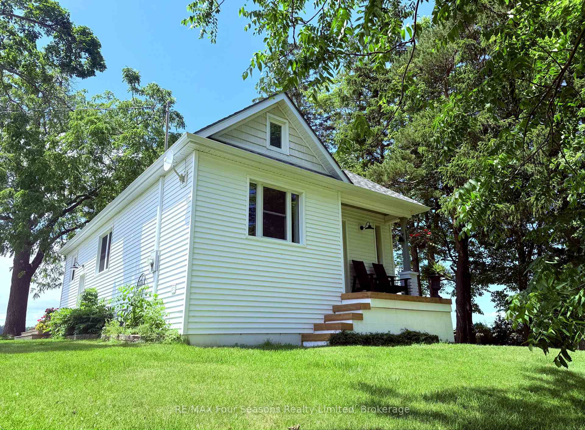 1154 Fairgrounds Road S, Clearview, ON L0M 1S0