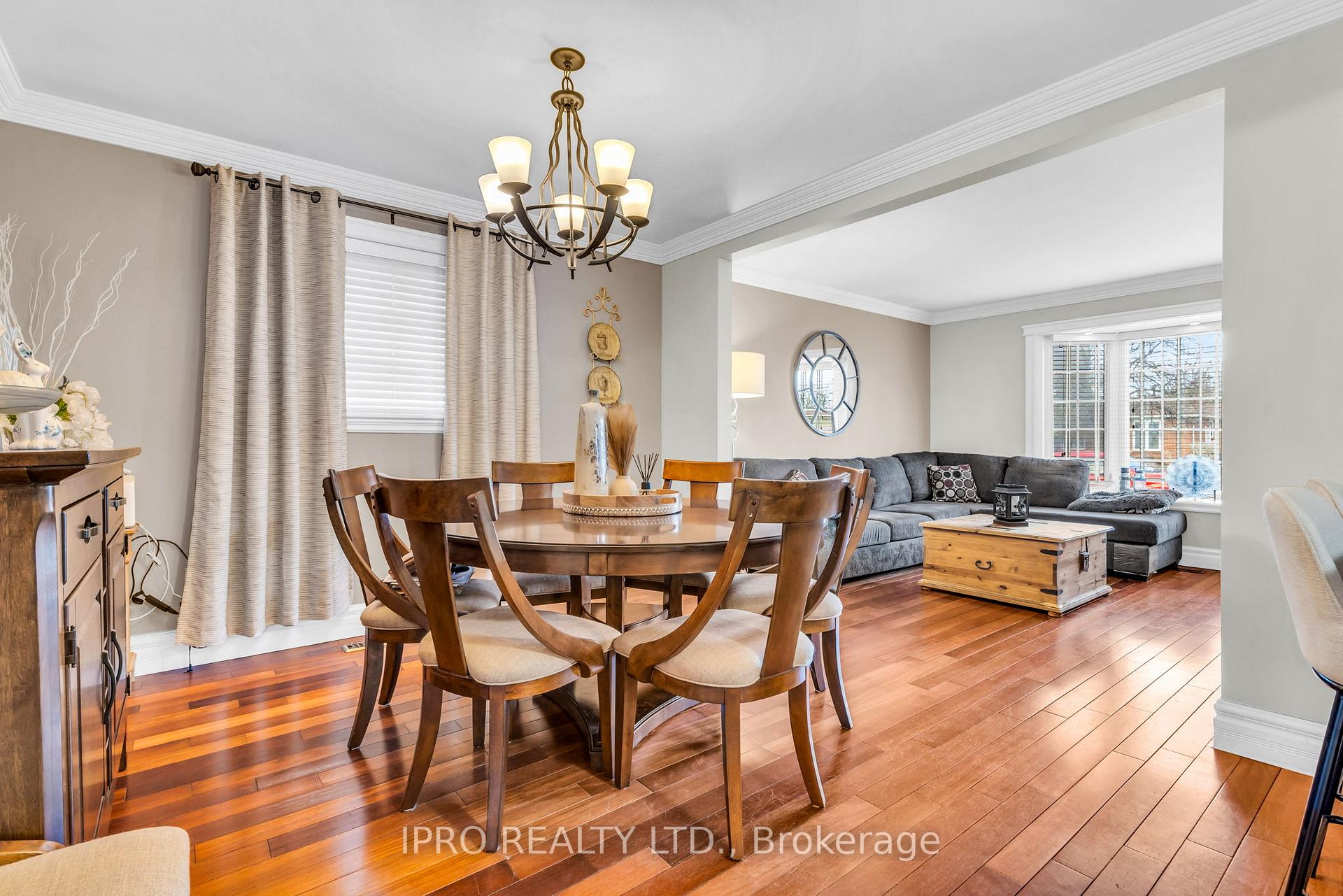 117 Alicewood Court, Toronto, ON M9V 3Y1